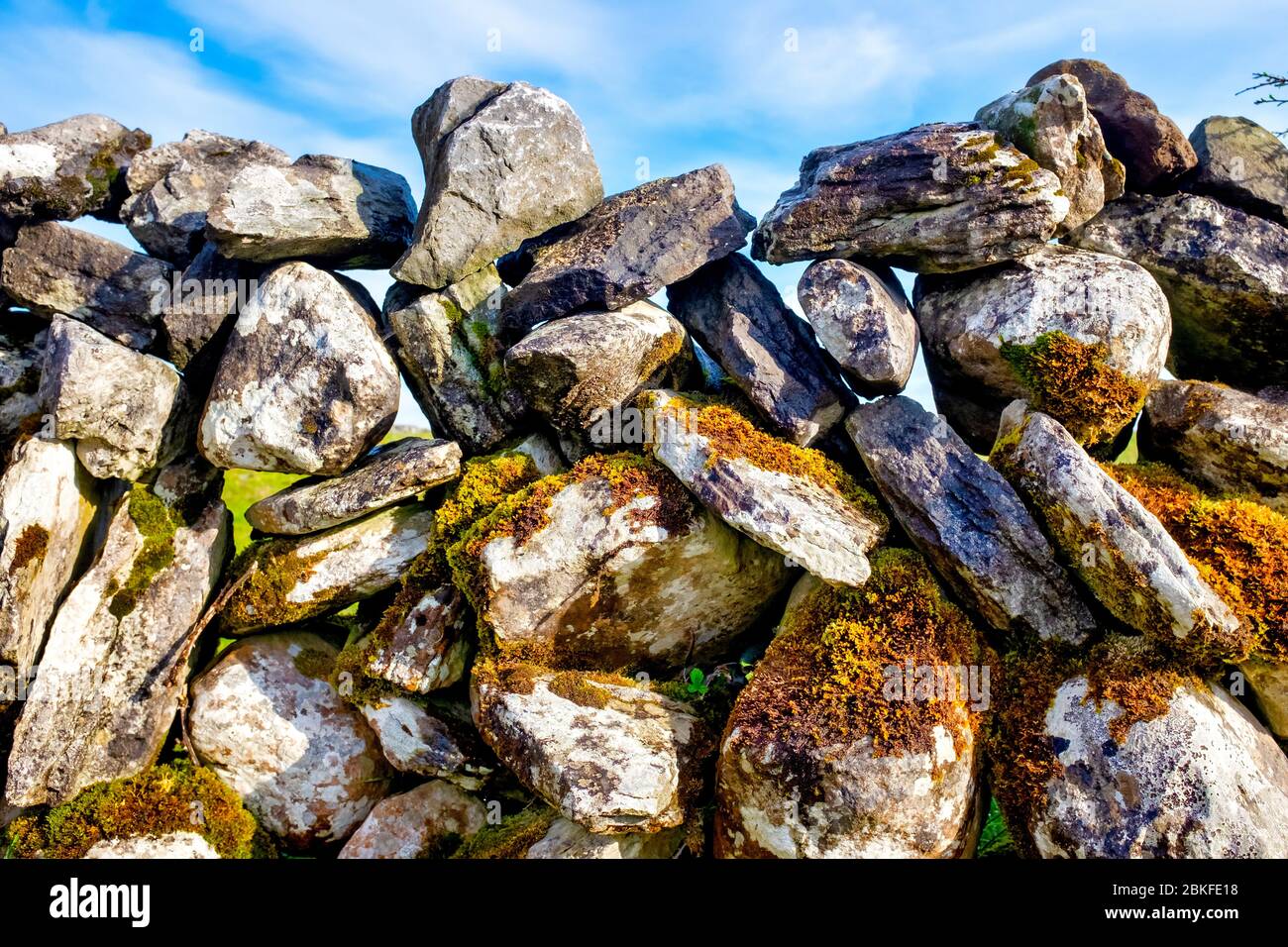 Irish dry stone wall hi-res stock photography and images - Alamy