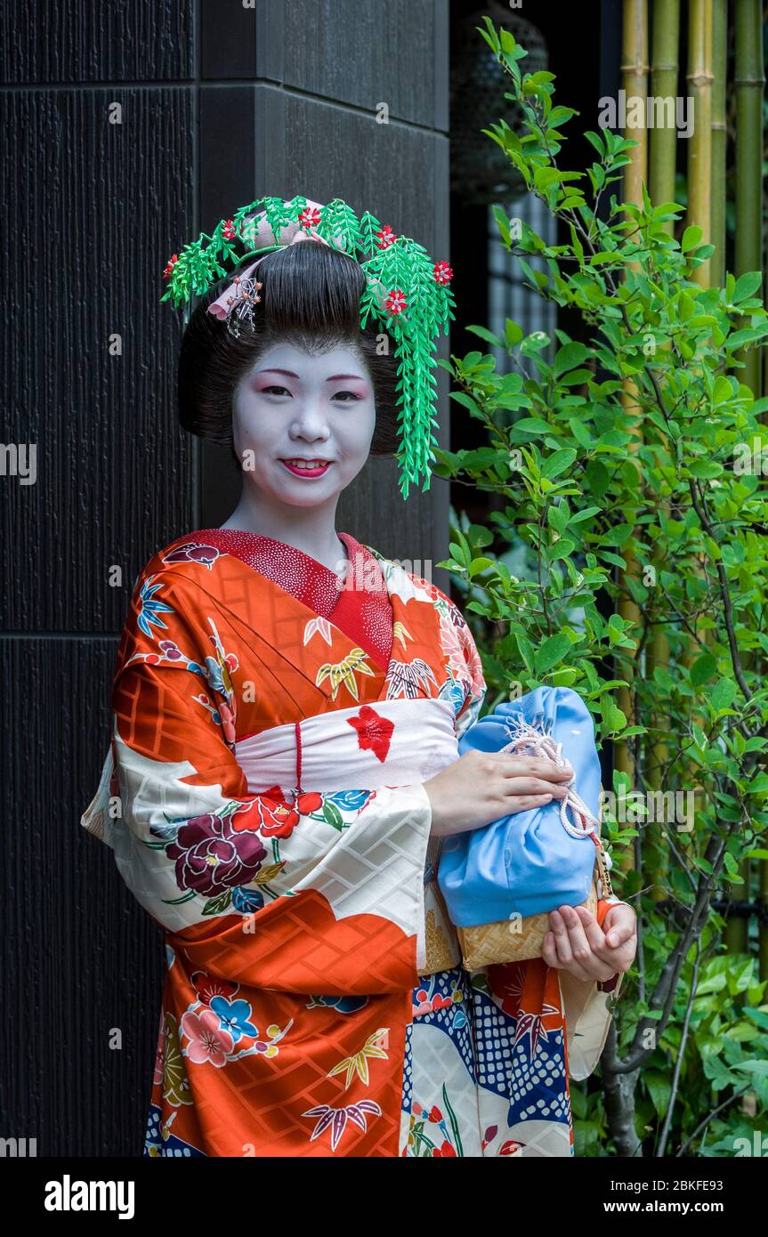 Geisha tokyo hi-res stock photography and images - Alamy