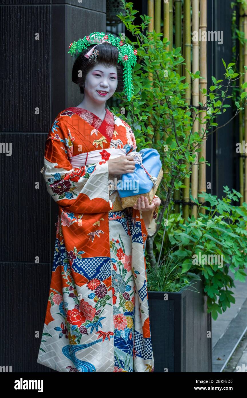 Trainee geisha, Tokyo, Japan Stock Photo - Alamy