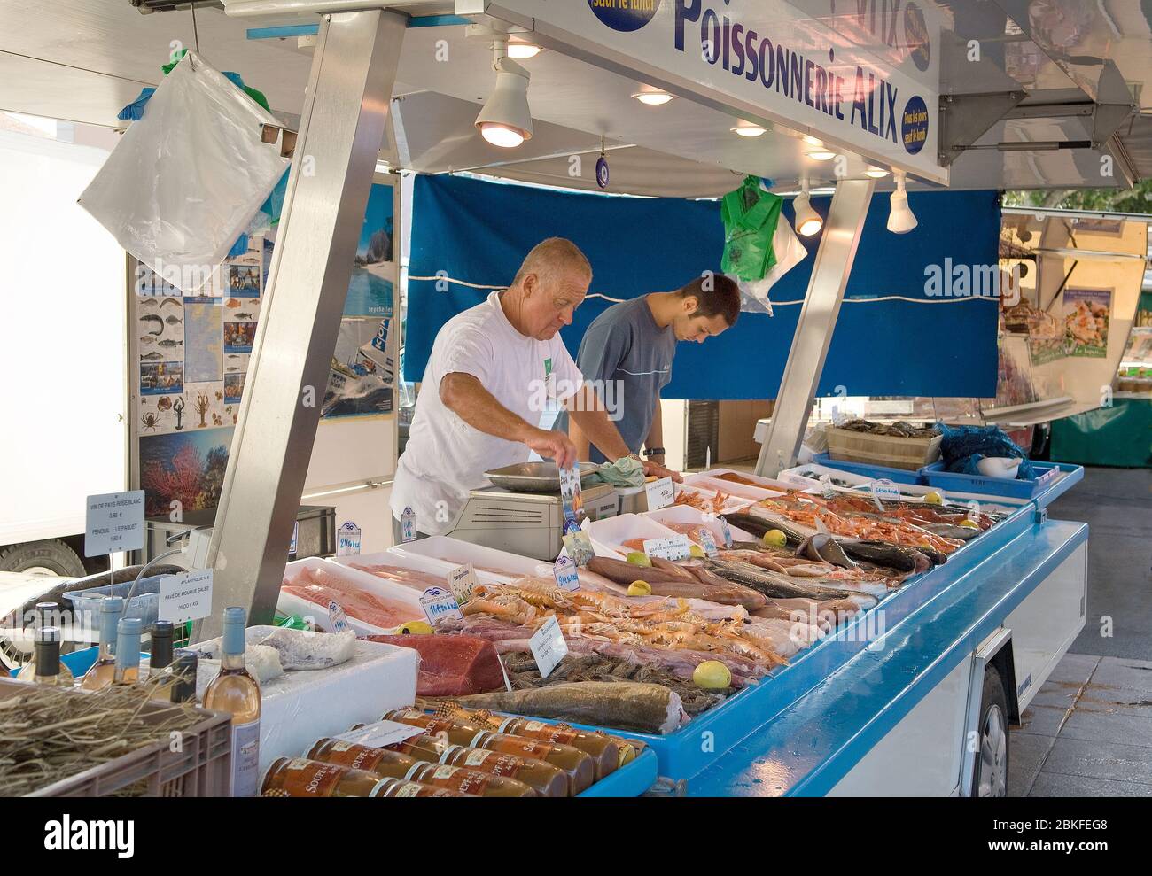 Open air fish market in Sanary Sur Mer, France Stock Photo - Alamy