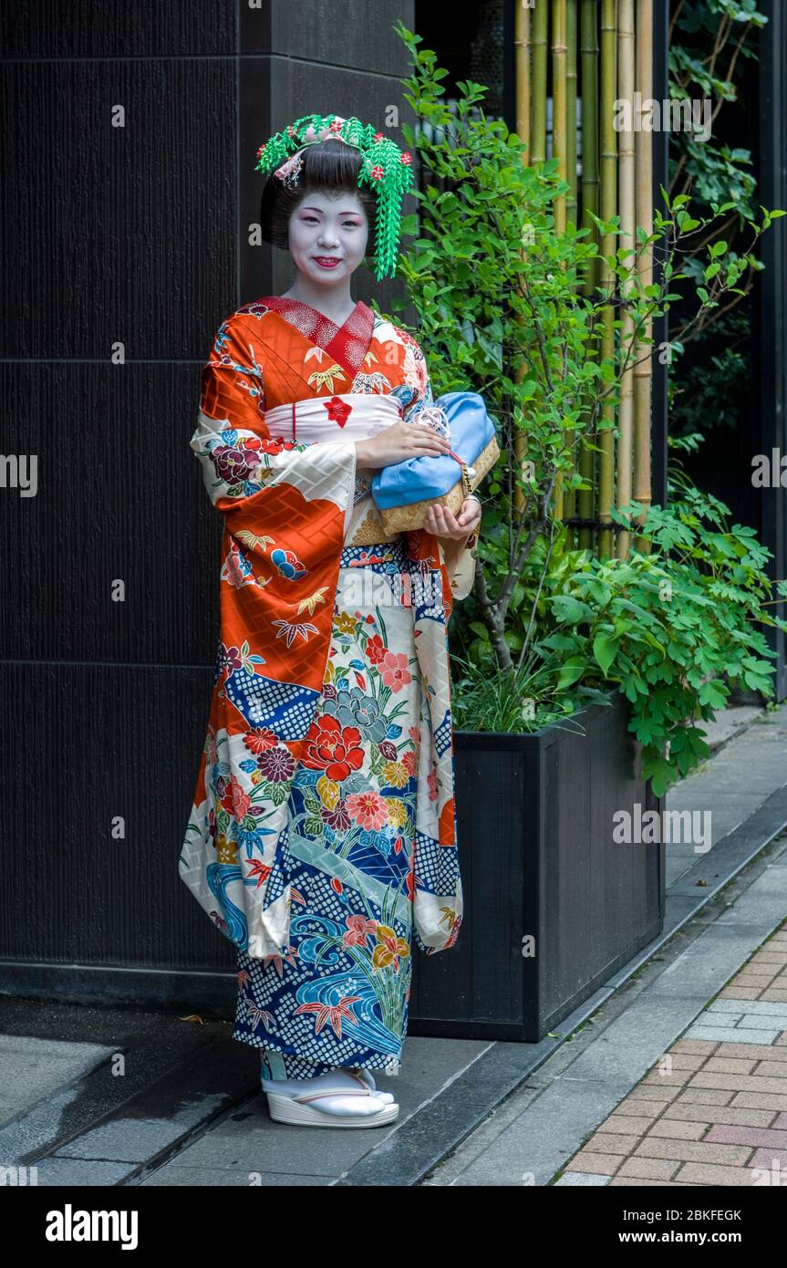 Trainee geisha, Tokyo, Japan Stock Photo - Alamy