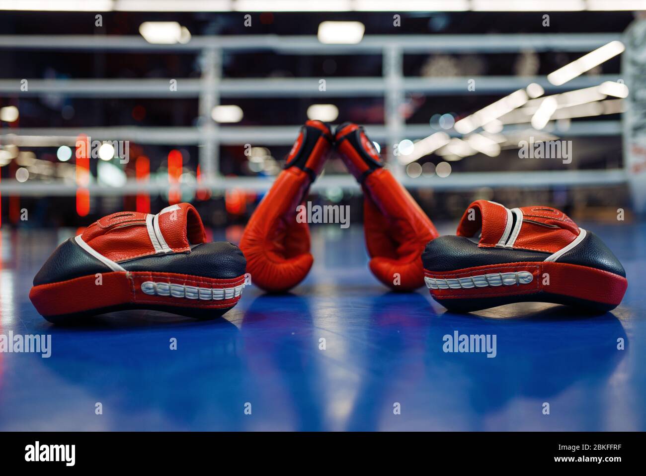 Boxing pads hi-res stock photography and images - Alamy