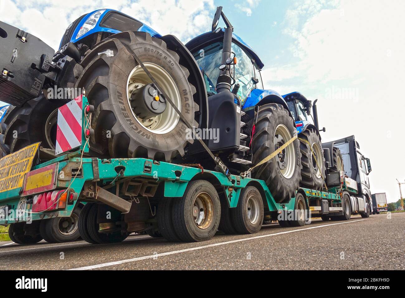 Heavy tractor truck hi-res stock photography and images - Alamy