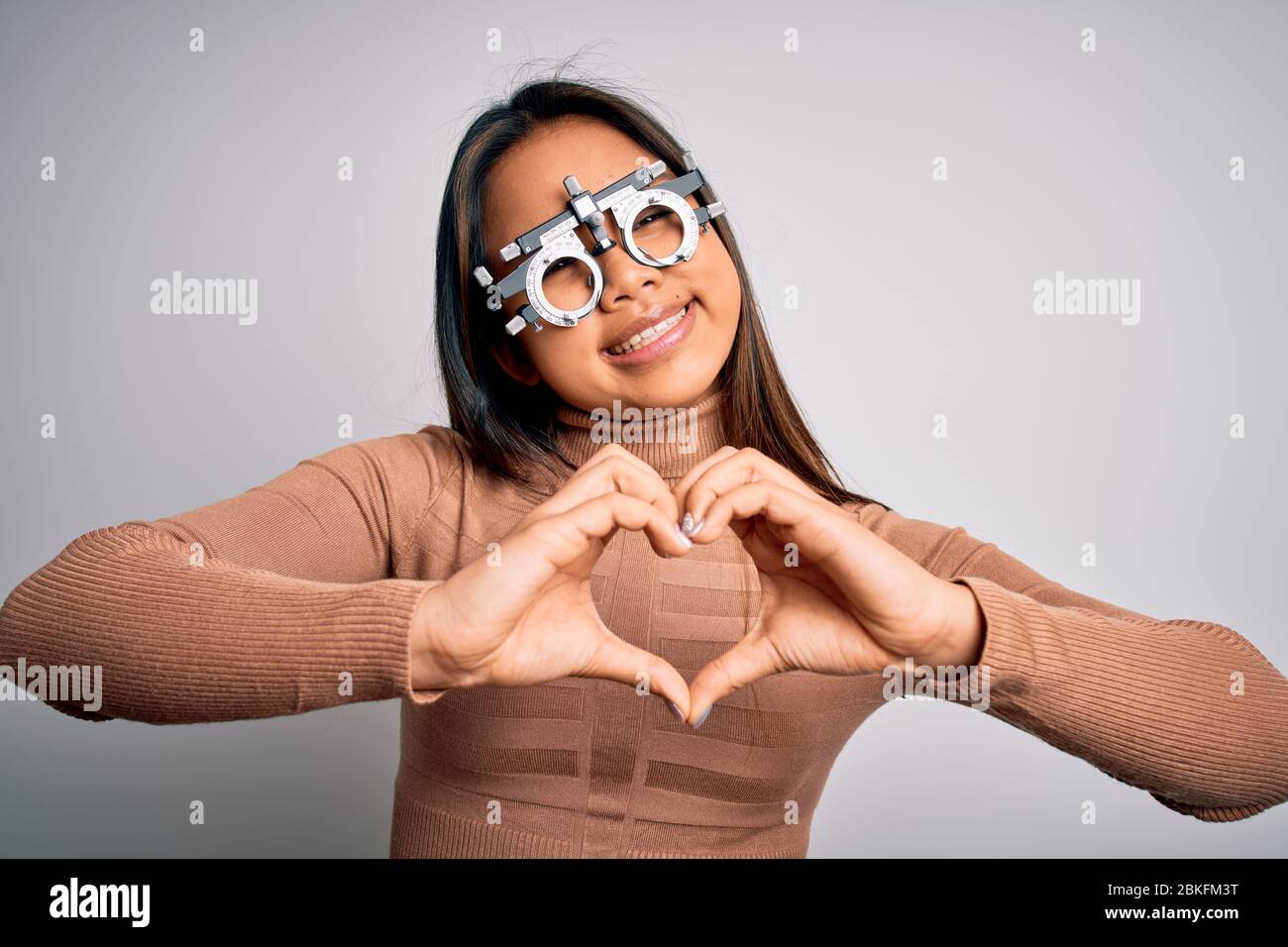 Young asian optical girl controlling eyesight using optometry glasses ...