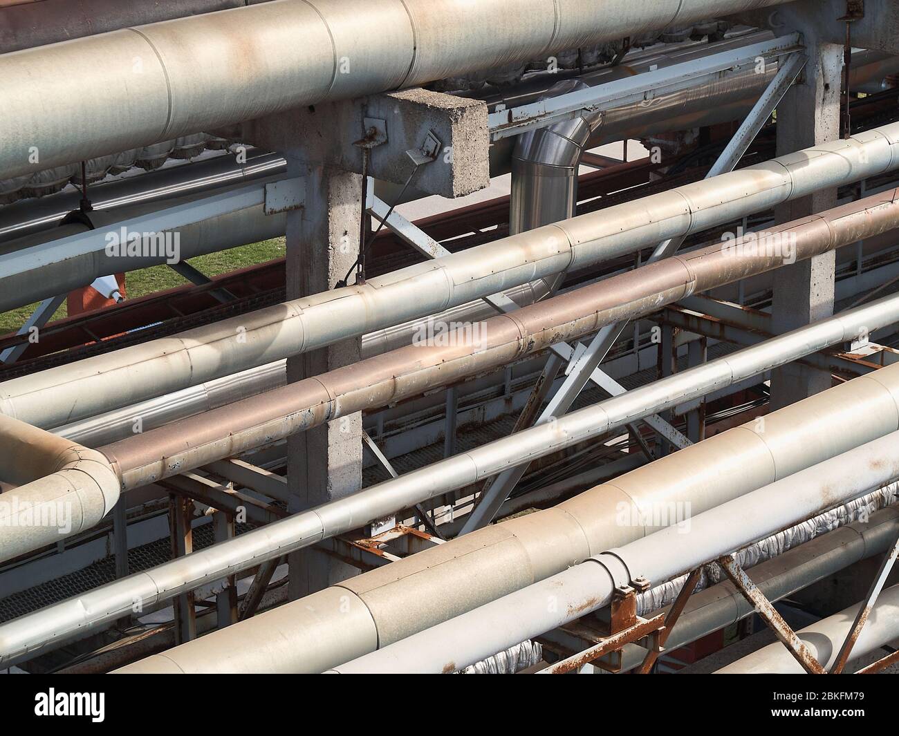 Reinforced concrete supports hi-res stock photography and images - Alamy