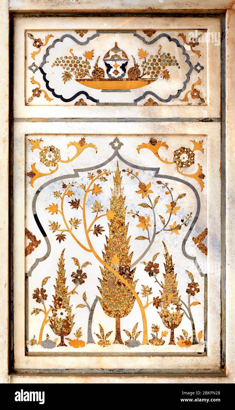 Baby Taj (Tomb of I'timād-ud-Daulah) pietra dura inlay, Agra, India ...