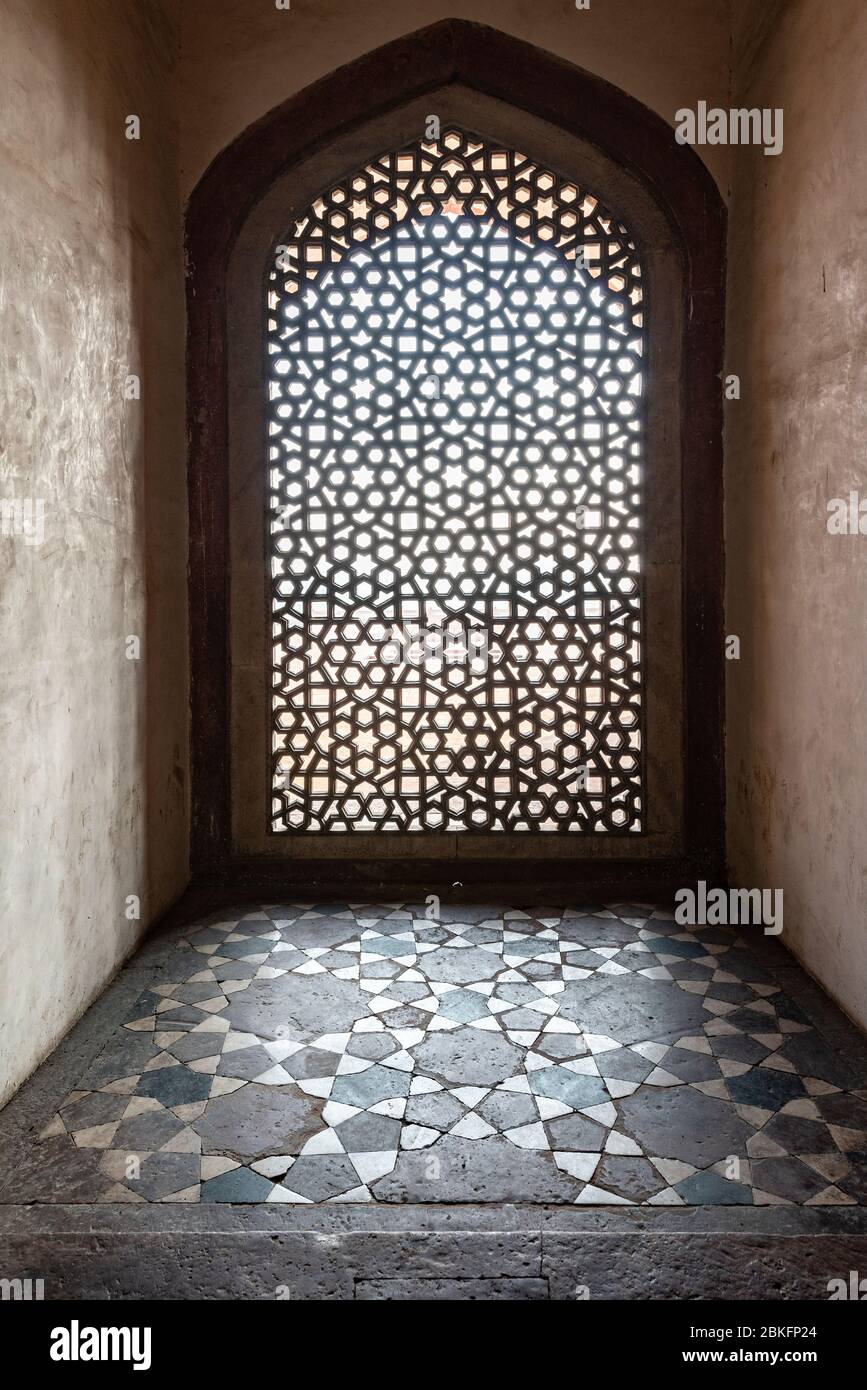 Homayoun's Tomb stone window, Delhi, India Stock Photo - Alamy