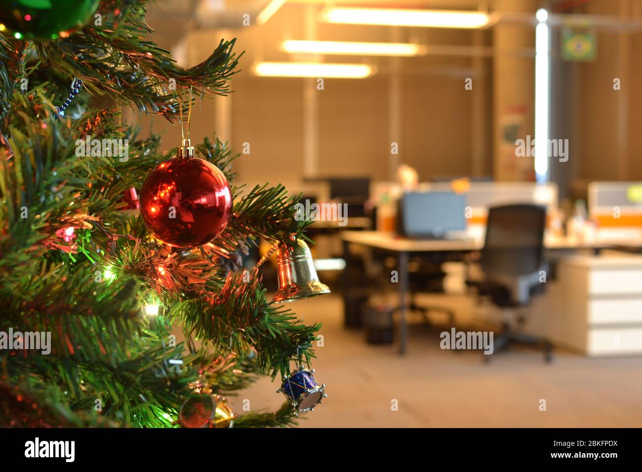 Office christmas tree hi-res stock photography and images - Alamy