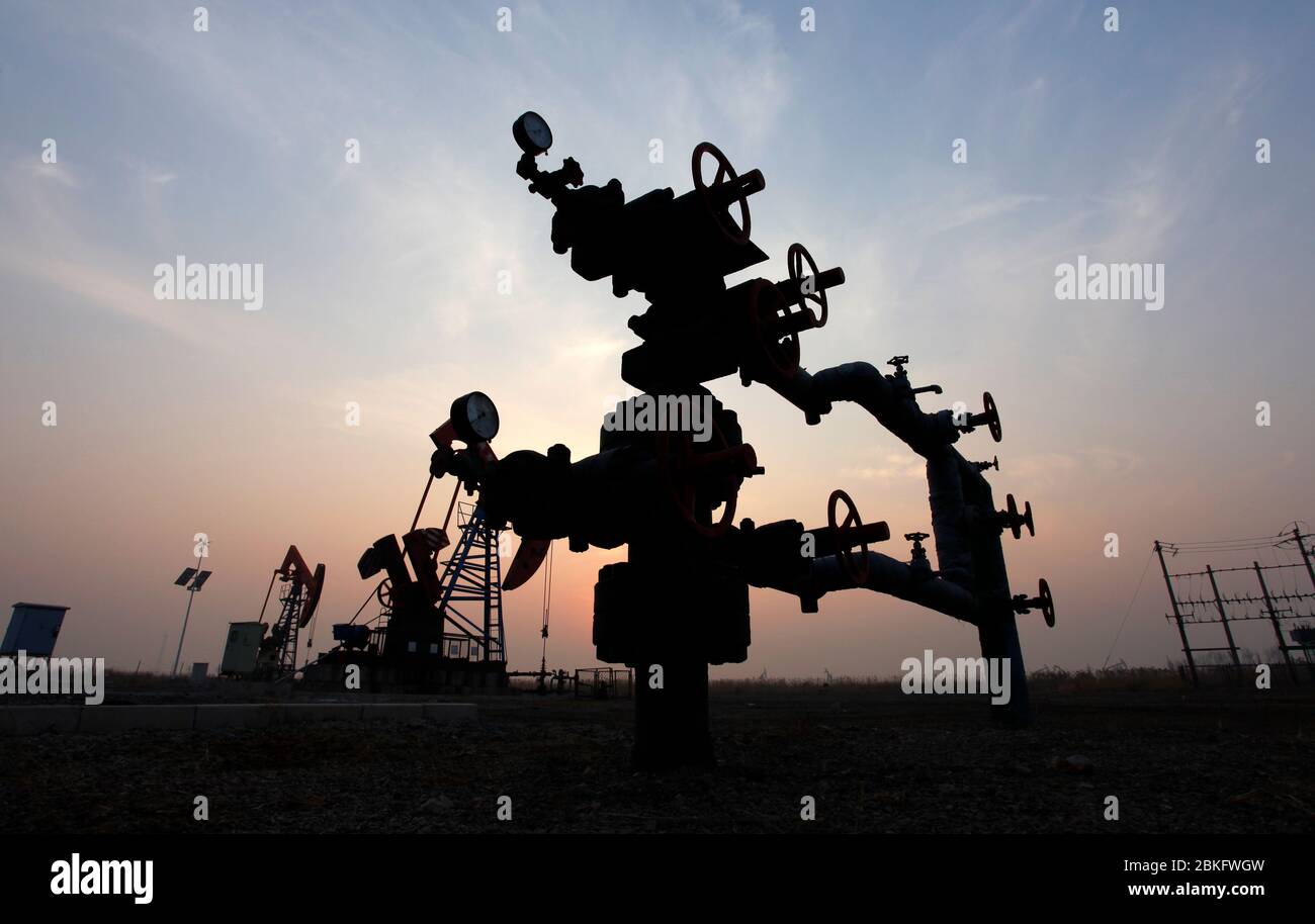 Oil field scene, oil pipelines and facilities Stock Photo - Alamy