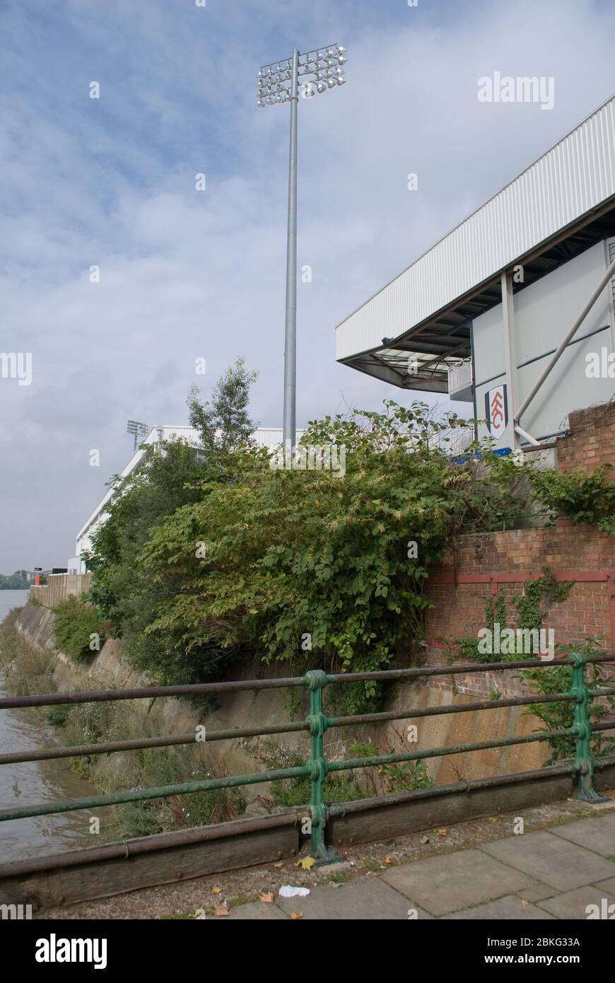 Craven cottage and bishops park hi-res stock photography and images - Alamy