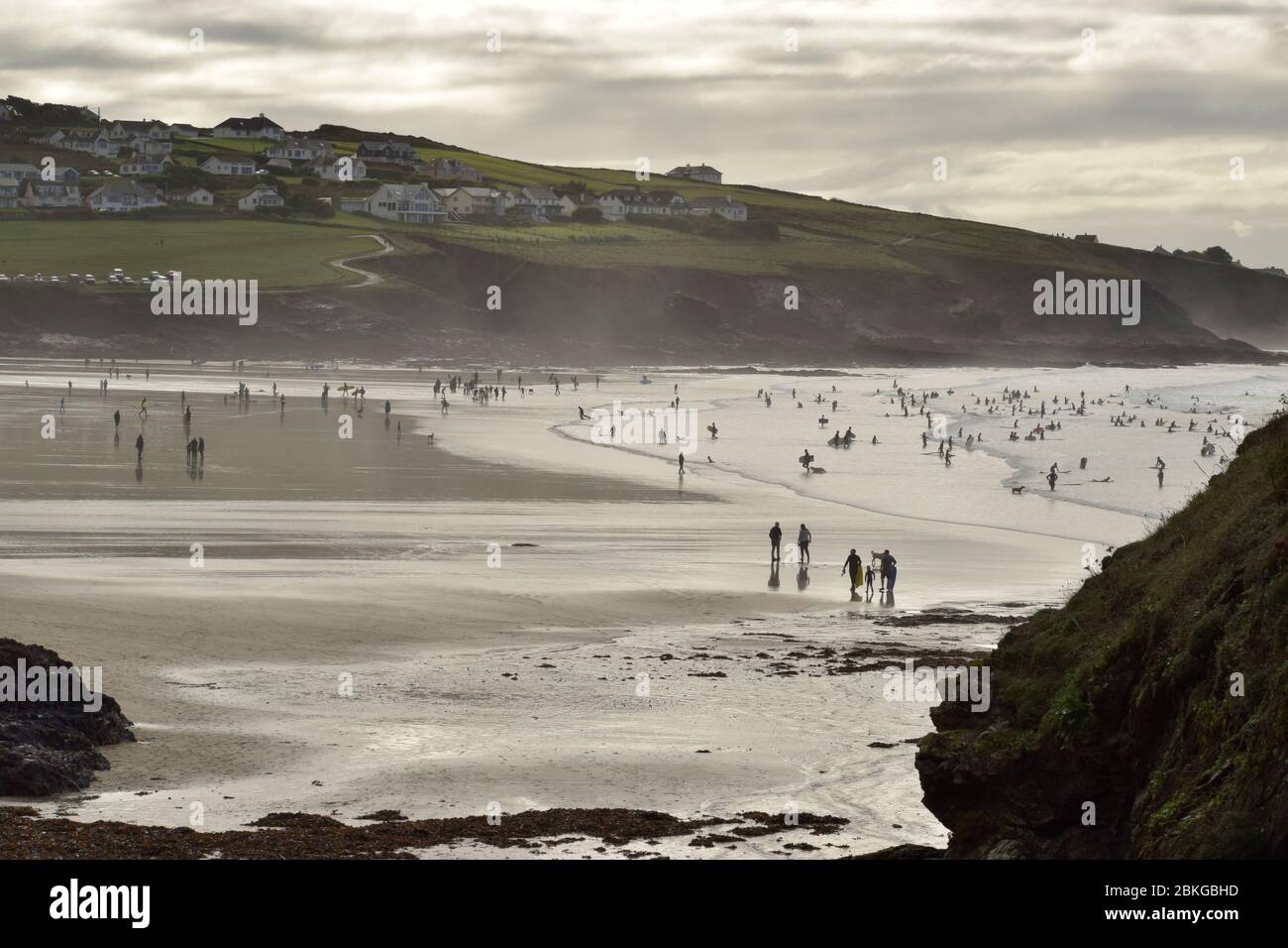 Polzeath beach in cornwall crowd hi-res stock photography and images ...