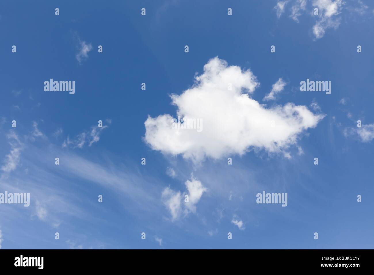 Blue sky with a single cloud hi-res stock photography and images - Alamy