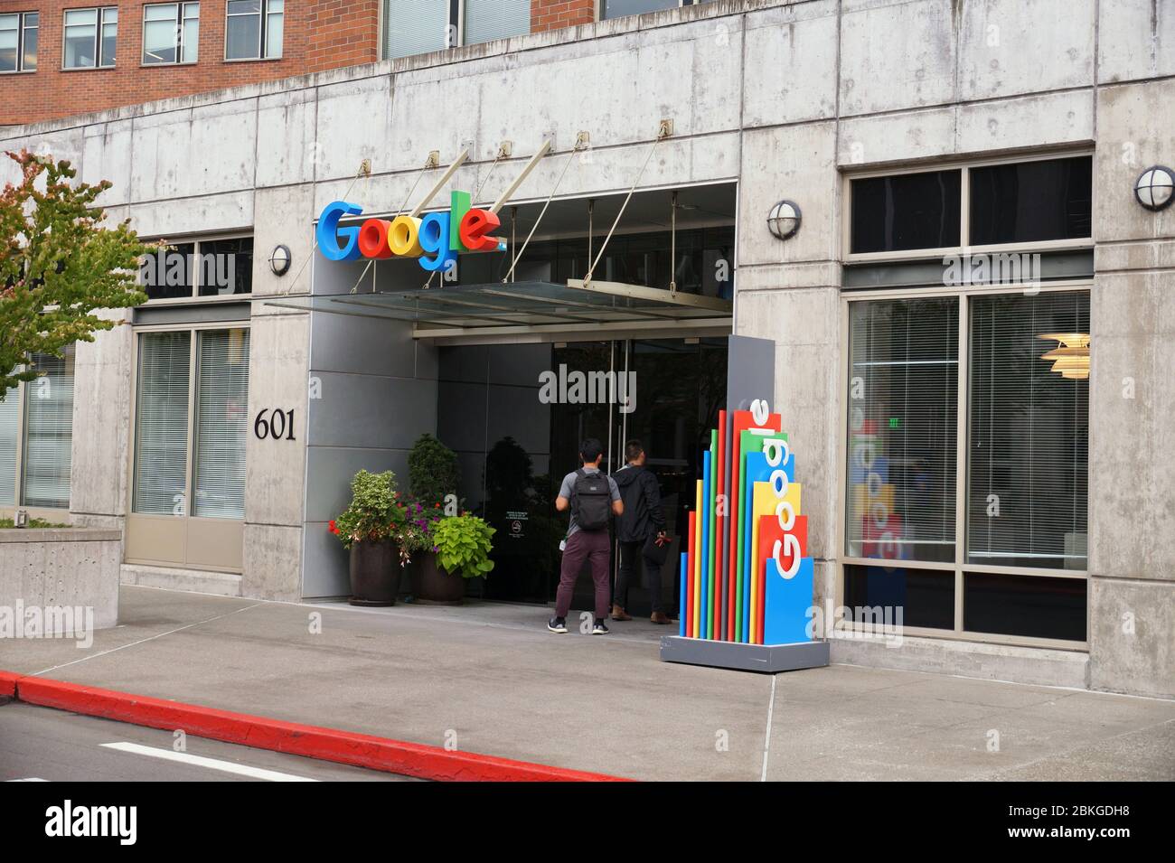 Google chrome emblem hi-res stock photography and images - Alamy