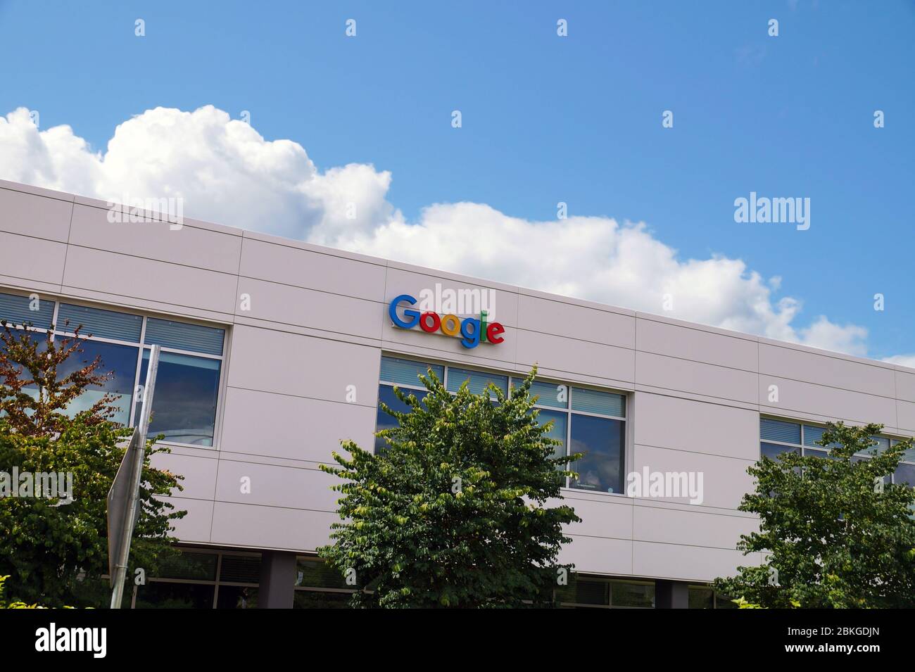 Google chrome emblem hi-res stock photography and images - Alamy