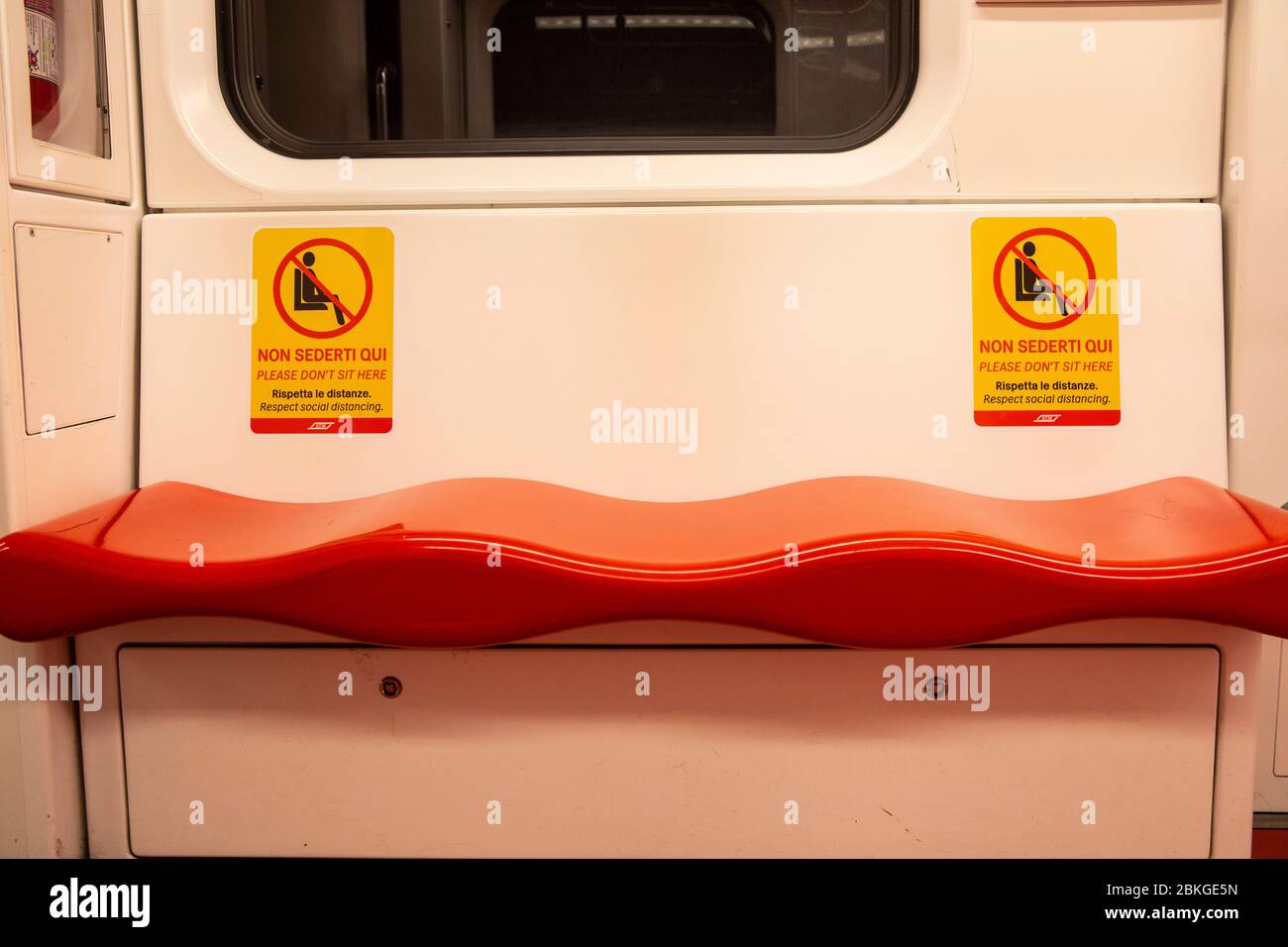 Milan, phase 2 covid-19 red metro. Social distancing on the Atm ...