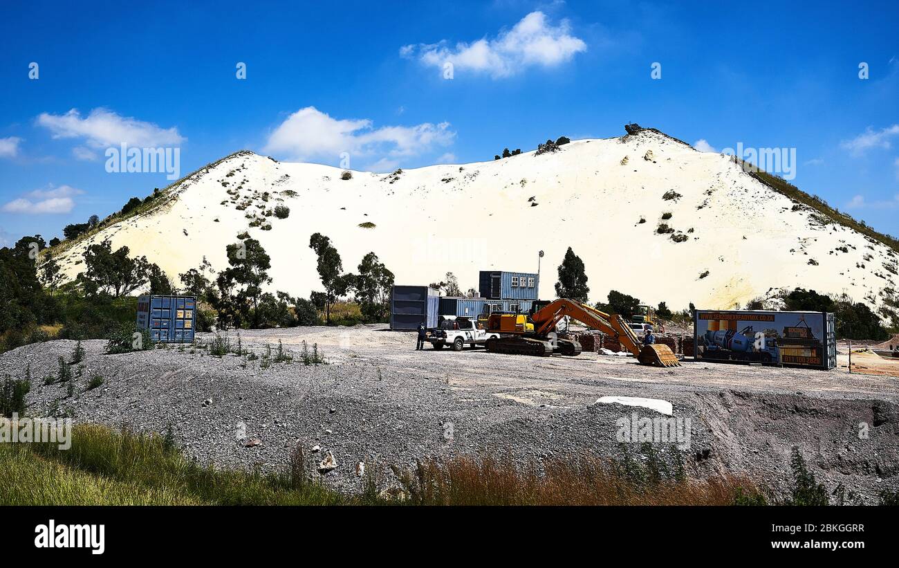 Cargo bins hi-res stock photography and images - Alamy