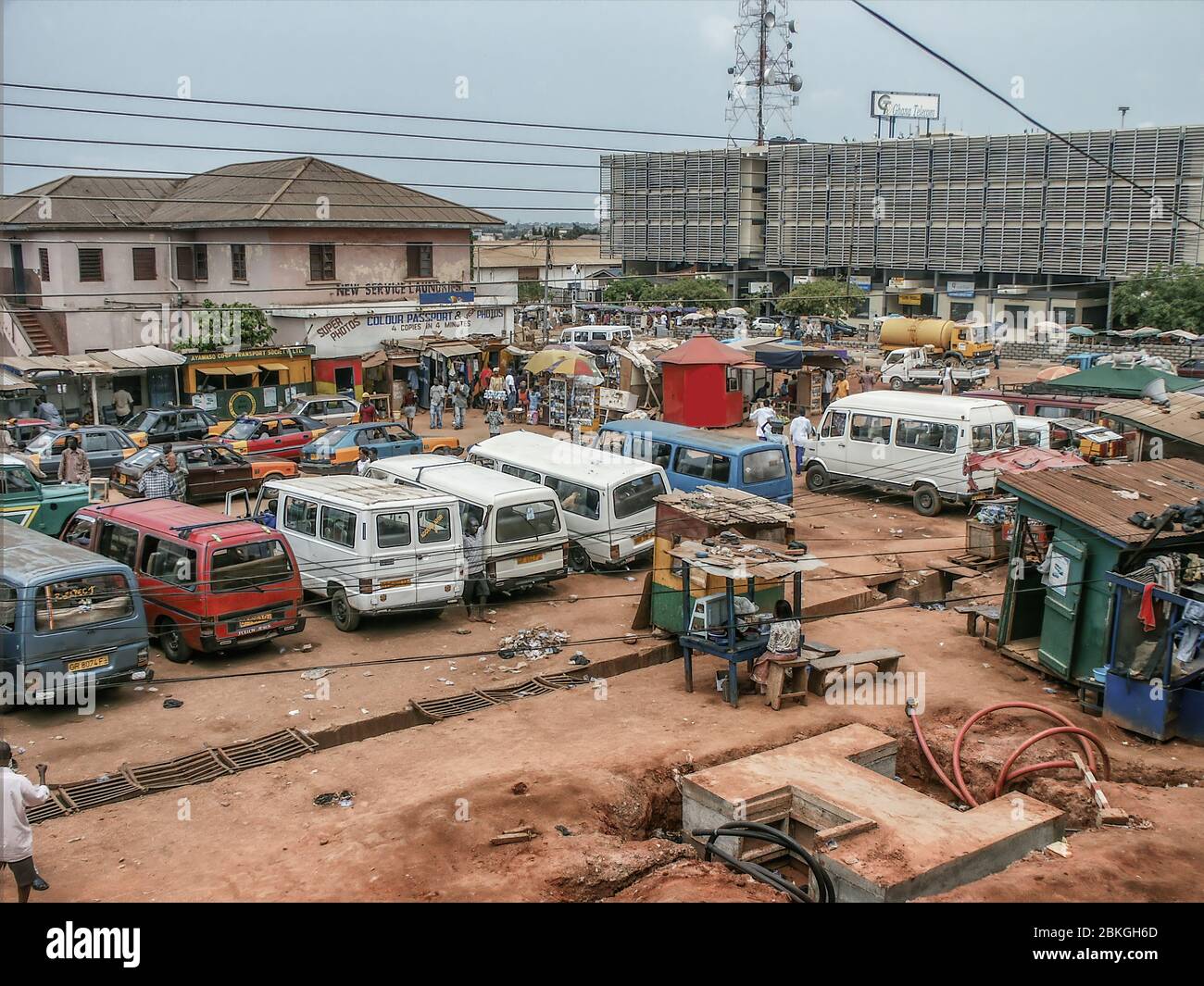 Crowded bus station africa hi-res stock photography and images - Alamy