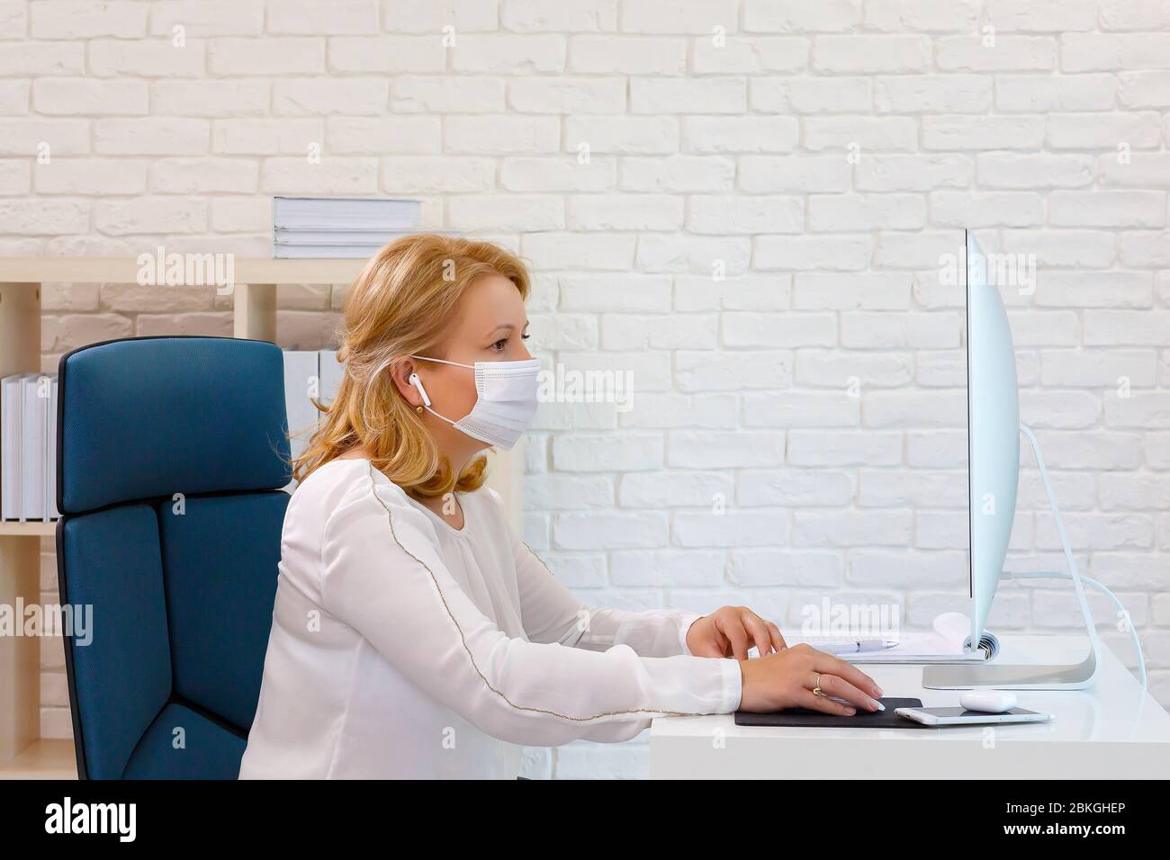 Microbiology lab computer hi-res stock photography and images - Alamy