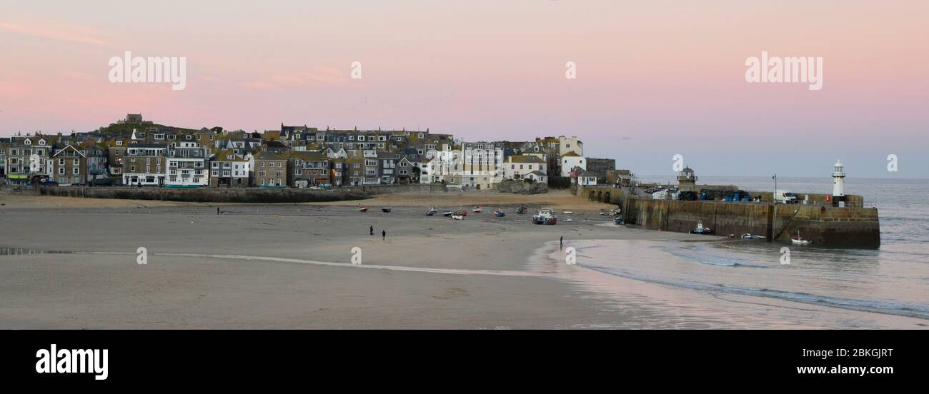 St Ives Harbour at sunset in winter - Cornwall, UK Stock Photo - Alamy