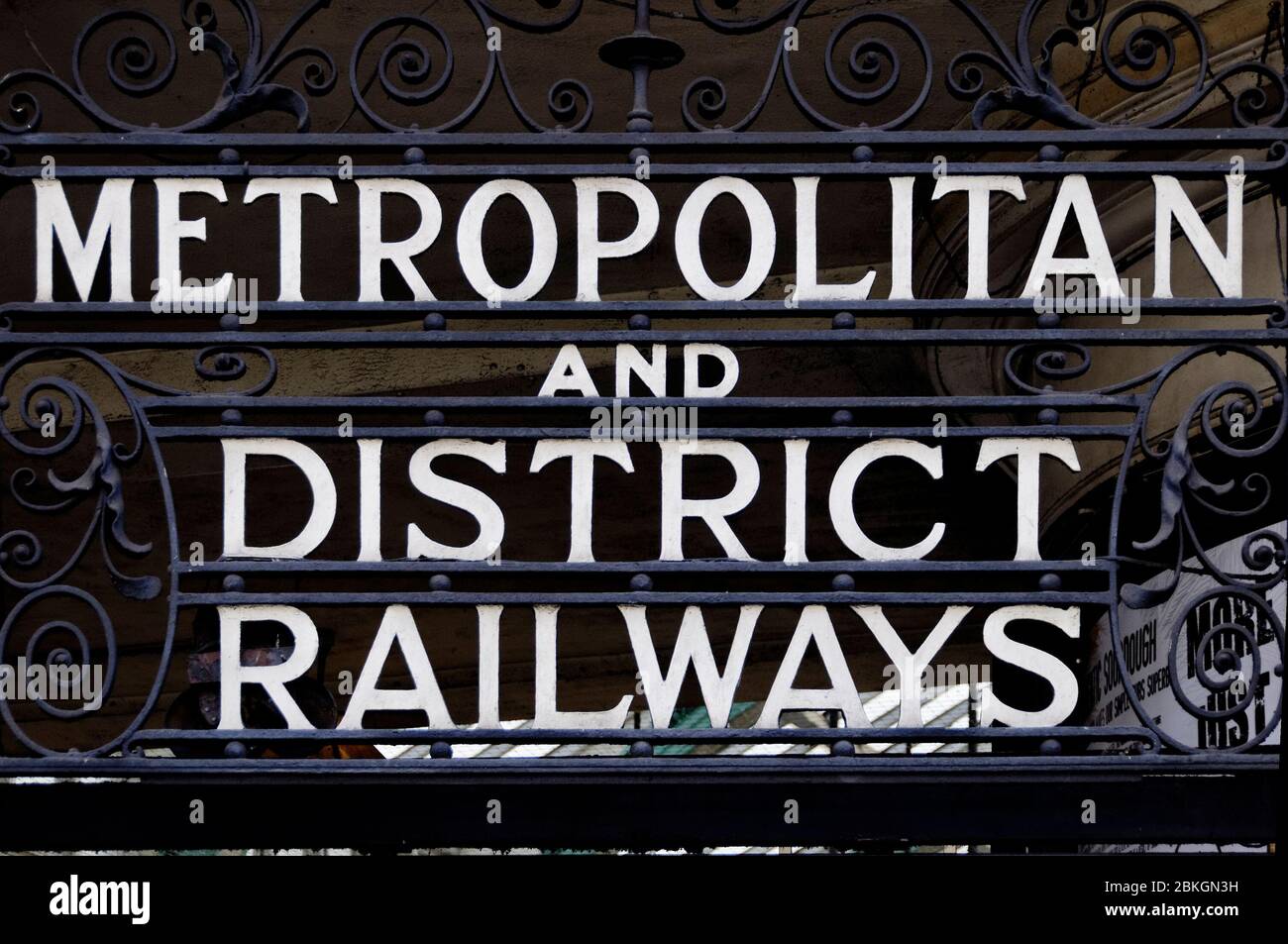 Metropolitan line uk hi-res stock photography and images - Alamy