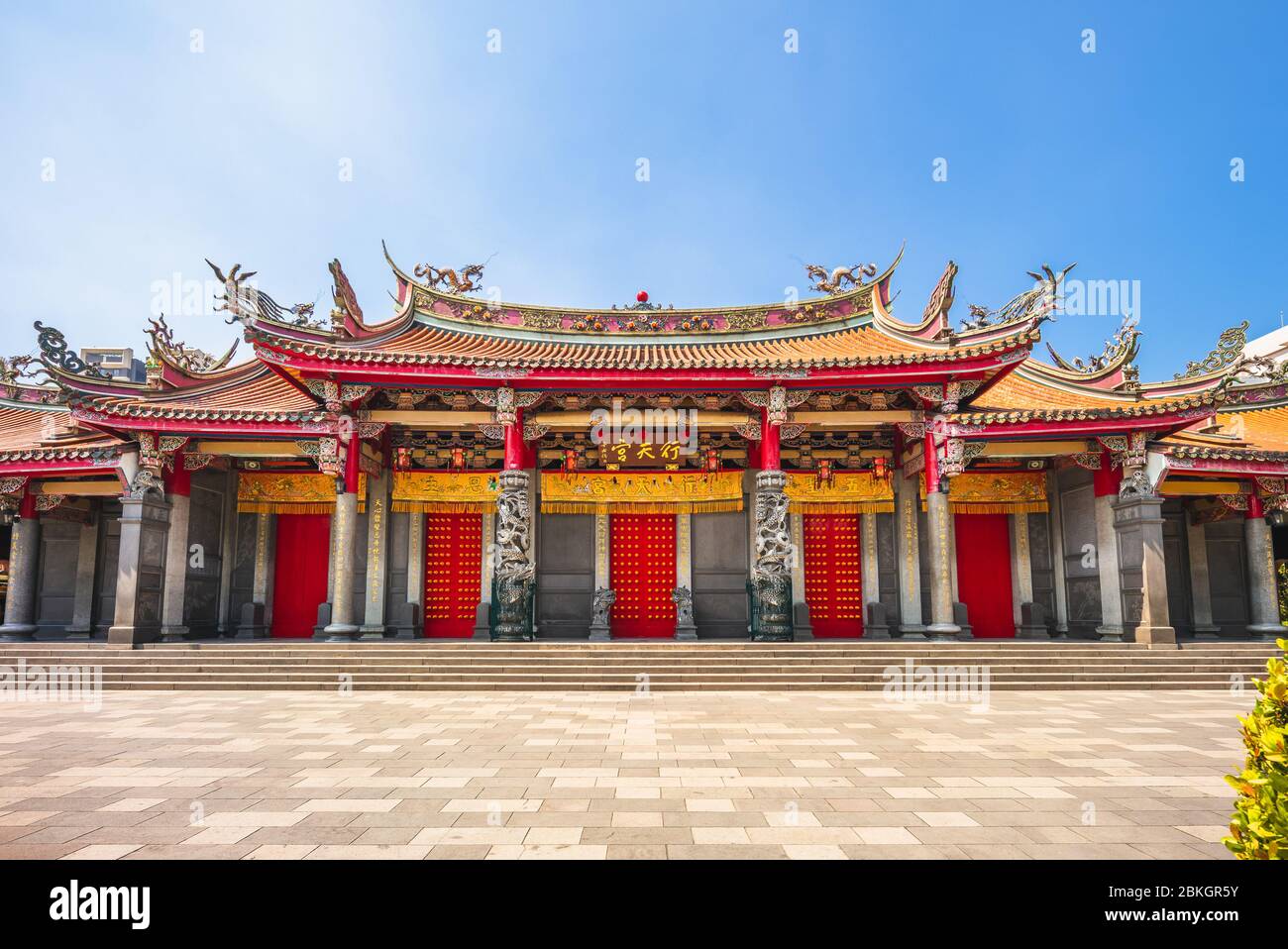 Facade view of Hsing Tian Kong temple in taipei Stock Photo - Alamy