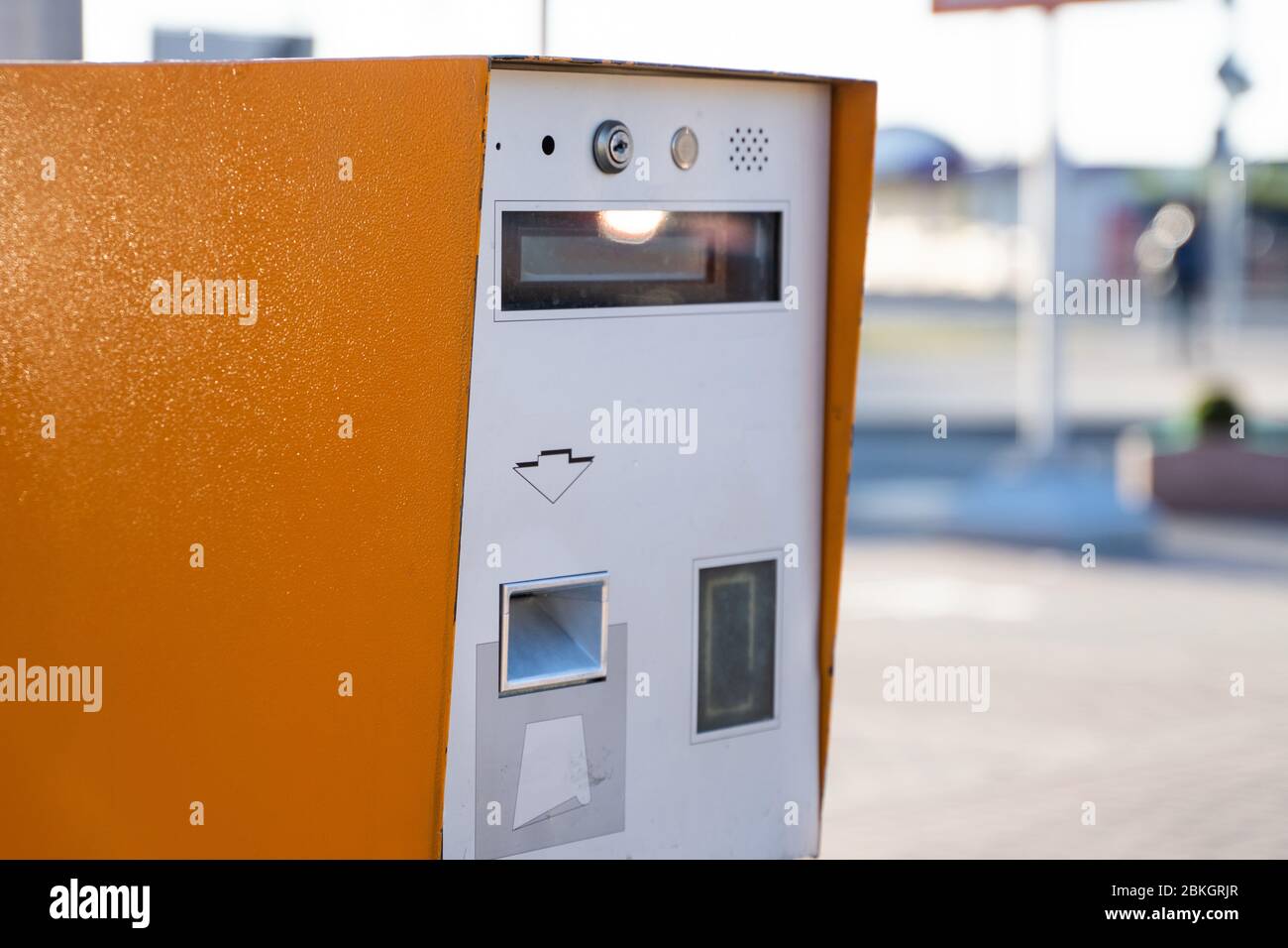 Car exit from parking lot hi-res stock photography and images - Alamy