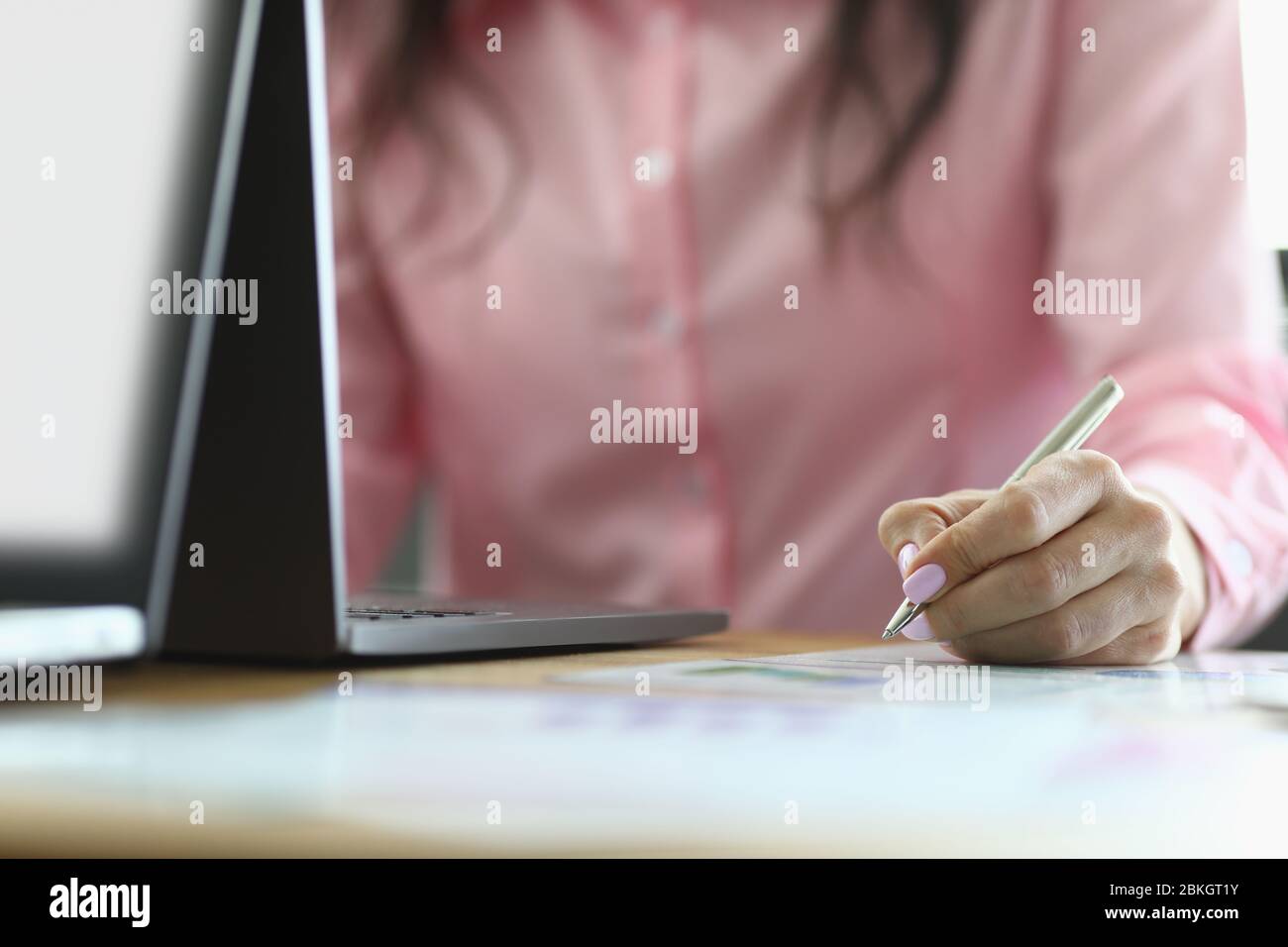 Administrative laptop woman hi-res stock photography and images - Alamy