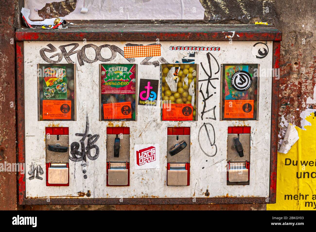 Berlin wall chewing gum hi-res stock photography and images - Alamy