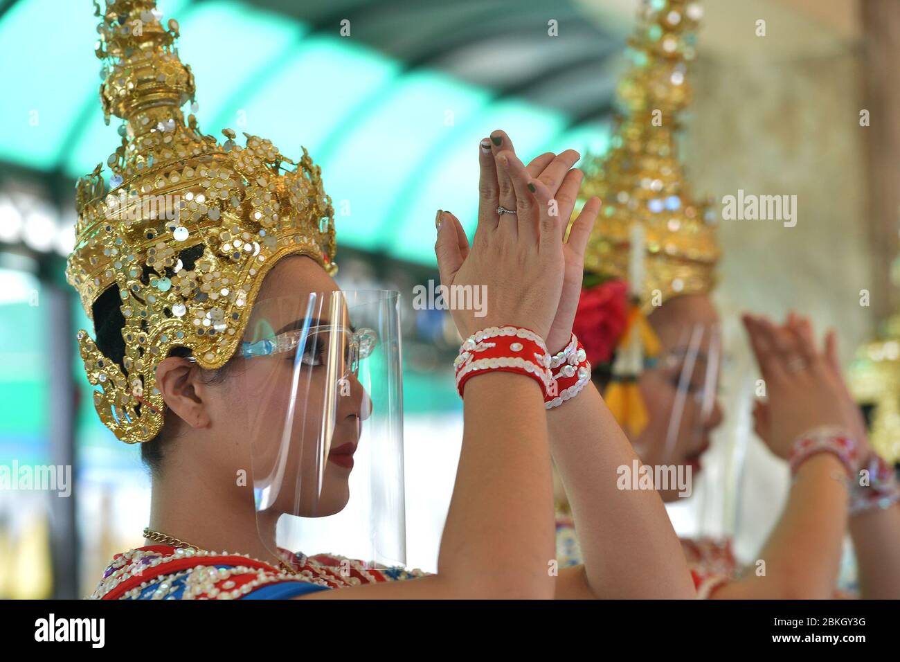 Bangkok, Thailand. 4th May, 2020. Thai dancers wearing face shields ...