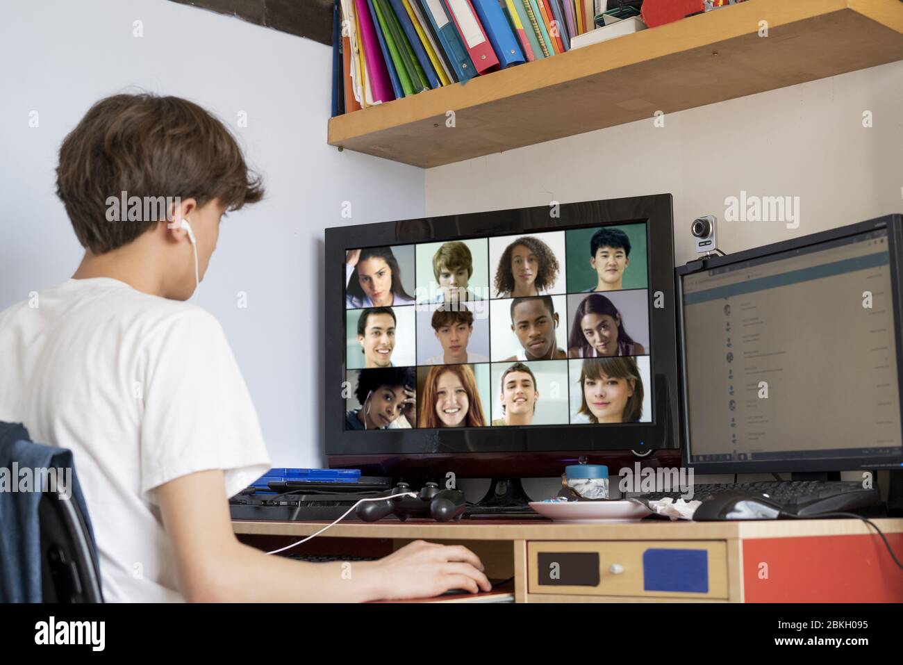 Teenage watching video boy hi-res stock photography and images - Alamy