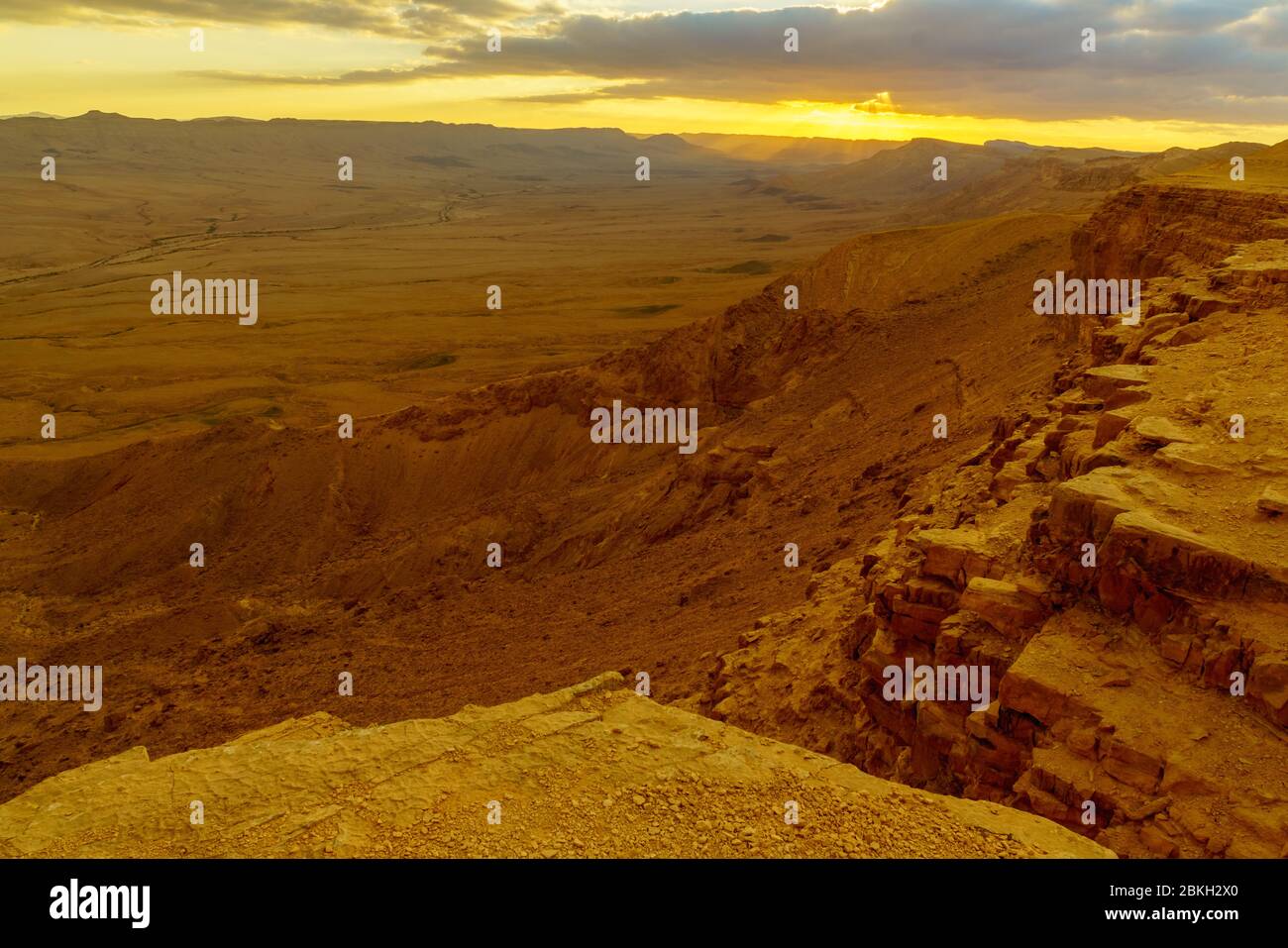 Sunset view of Makhtesh (crater) Ramon, in the Negev Desert, Southern ...
