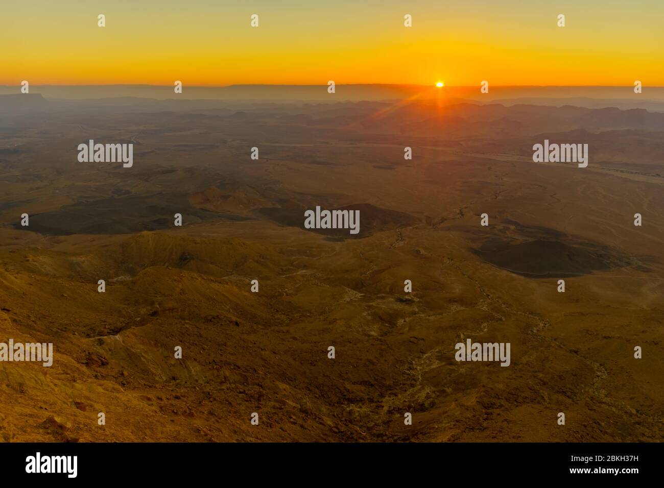 Sunrise view of Makhtesh (crater) Ramon, in the Negev Desert, Southern ...