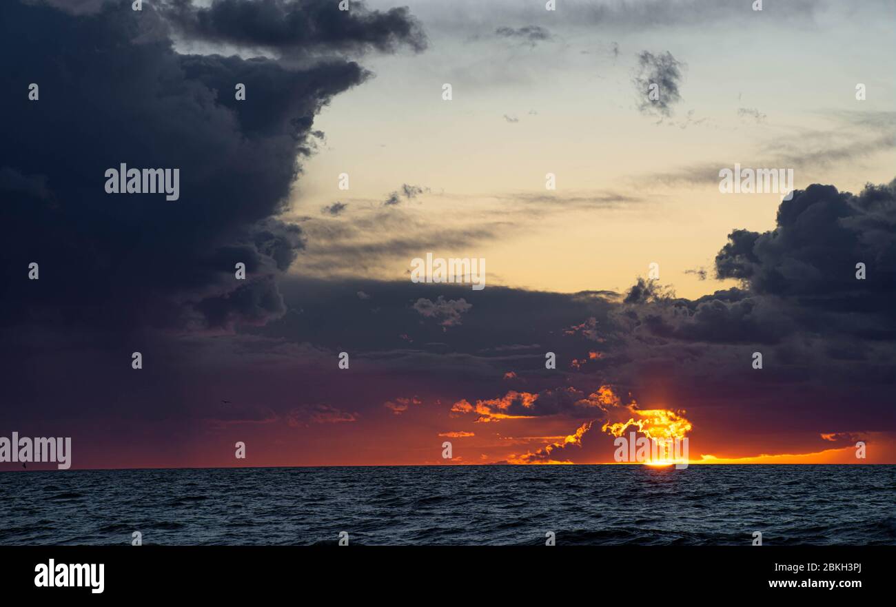 Horizon line panorama hi-res stock photography and images - Alamy