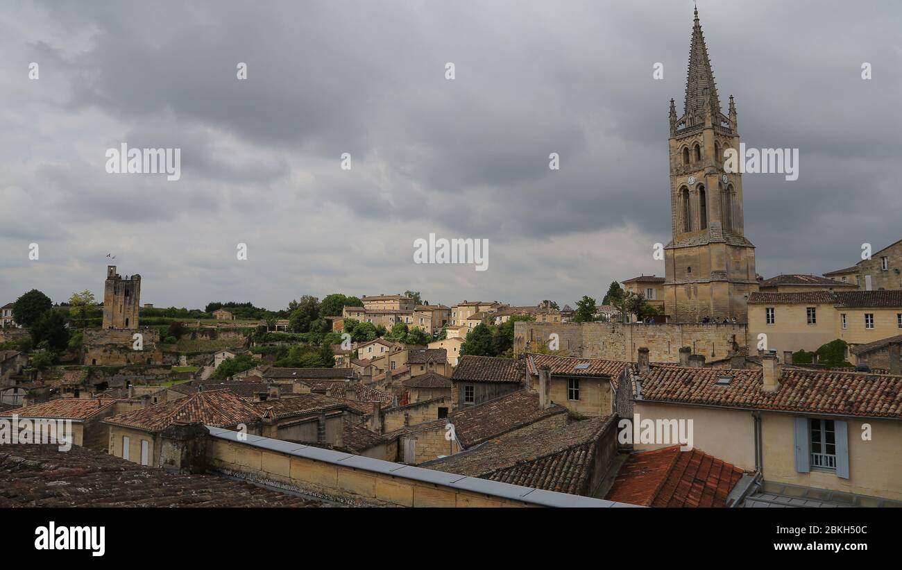 Monolithic church st emilion hi-res stock photography and images - Alamy