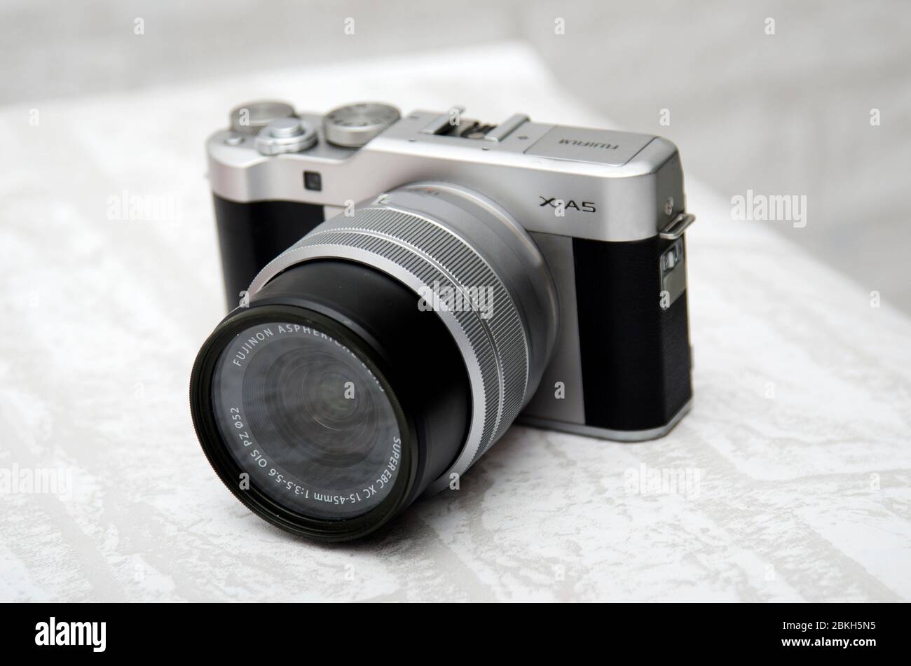 Mirrorless images hi-res stock photography and images - Alamy