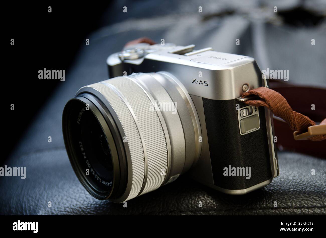 Mirrorless images hi-res stock photography and images - Alamy