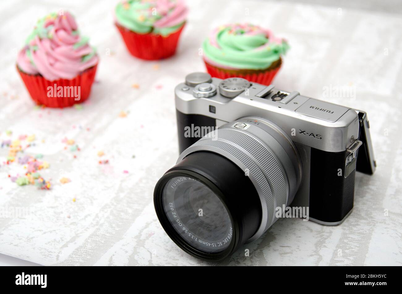 Mirrorless images hi-res stock photography and images - Alamy