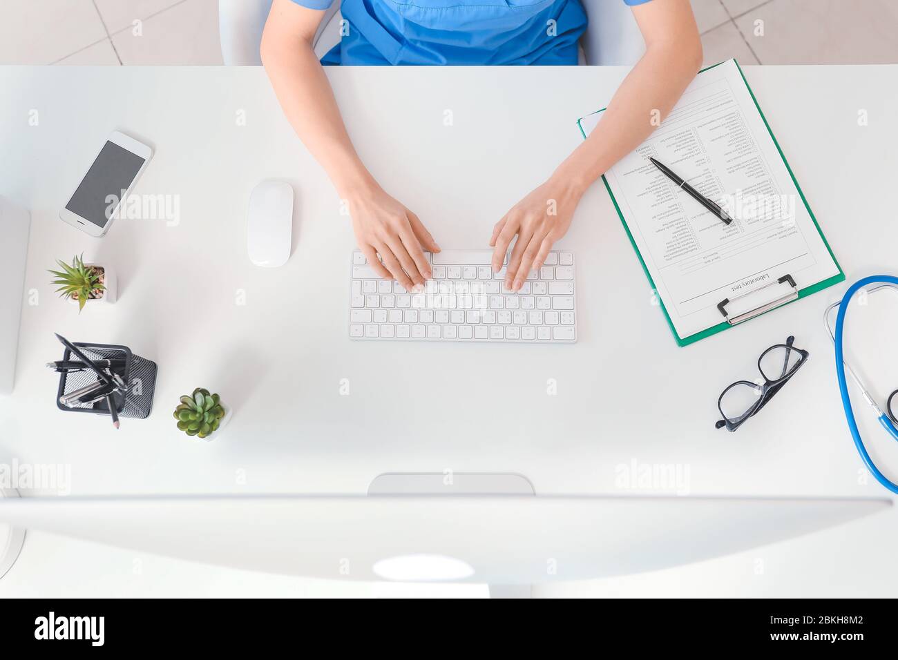 Woman therapist working on computer hi-res stock photography and images ...