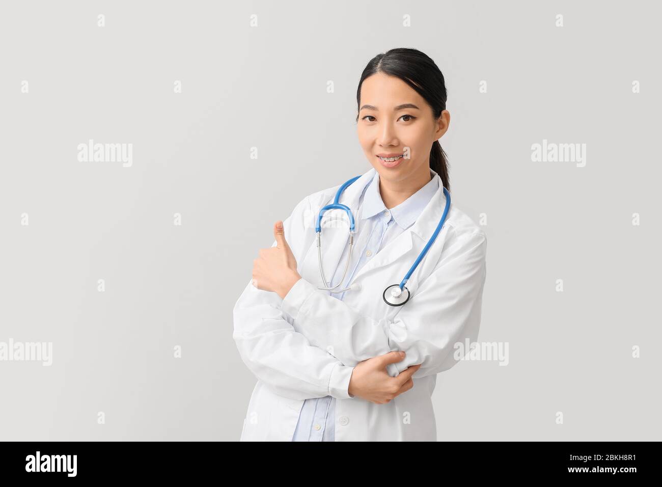 Asian woman doctor thumb hi-res stock photography and images - Alamy