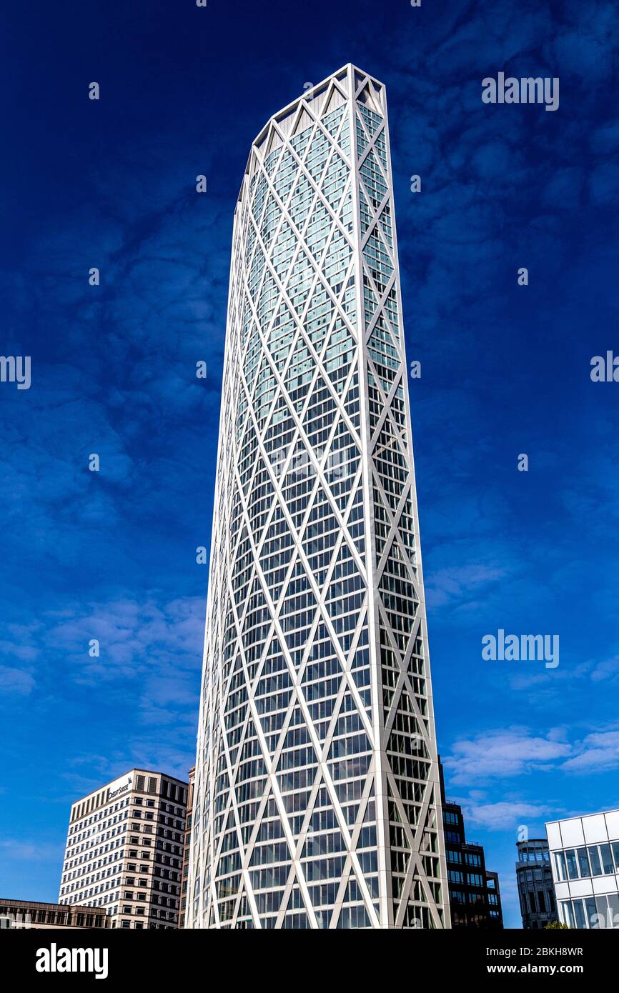 Exterior of Newfoundland Quay residential skyscraper in CanaryWharf ...