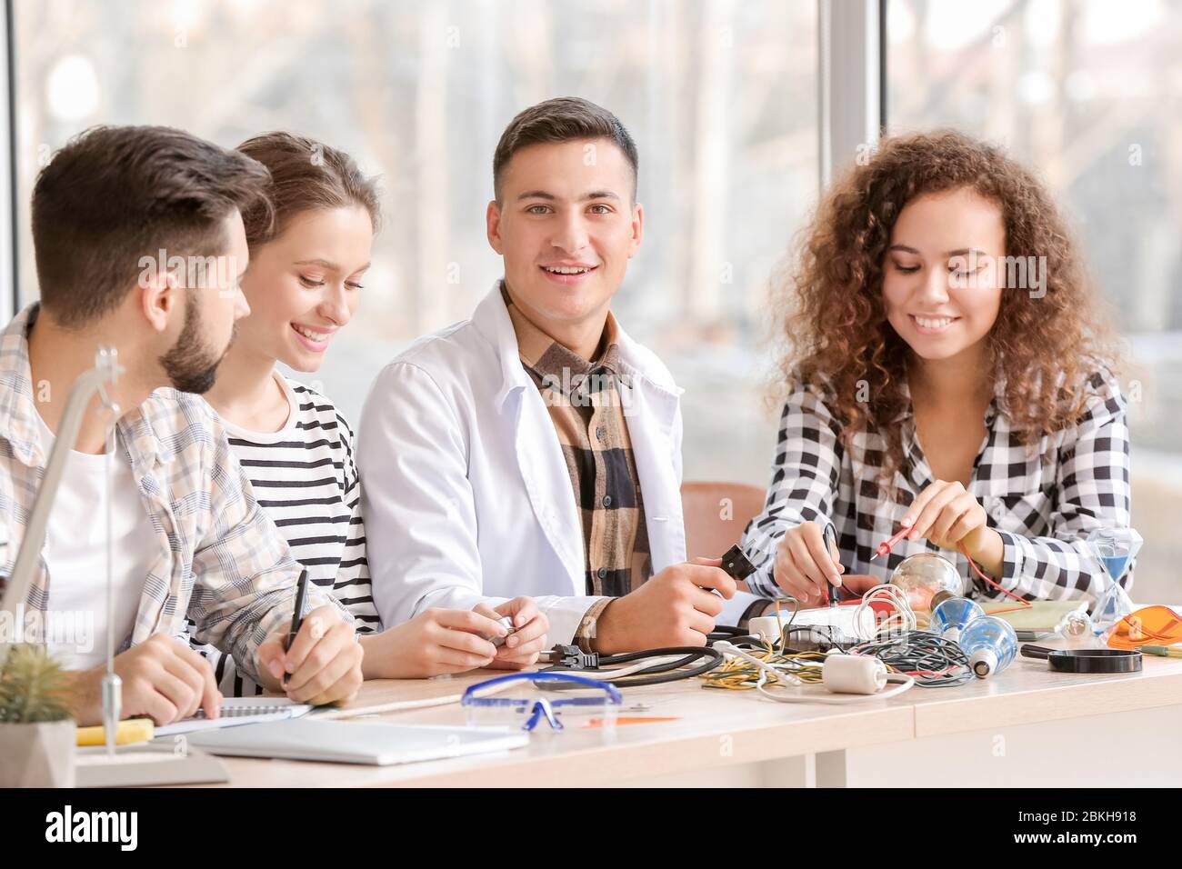 Young people at physics lesson in classroom Stock Photo - Alamy