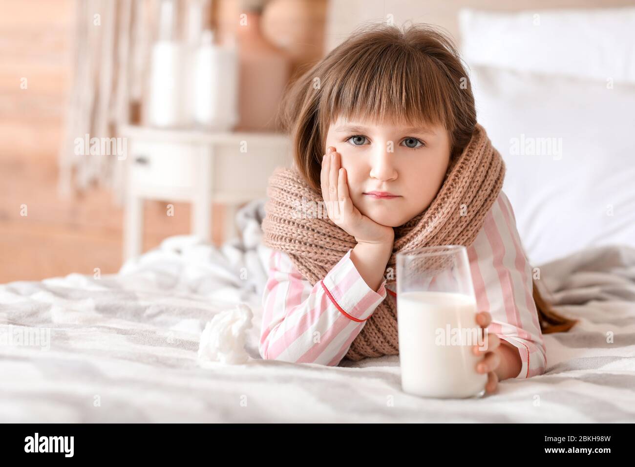 Sick child drinking bed hi-res stock photography and images - Alamy