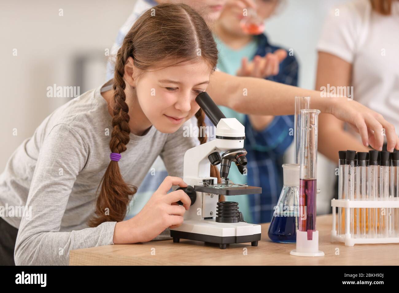 Pupils at chemistry lesson in classroom Stock Photo - Alamy