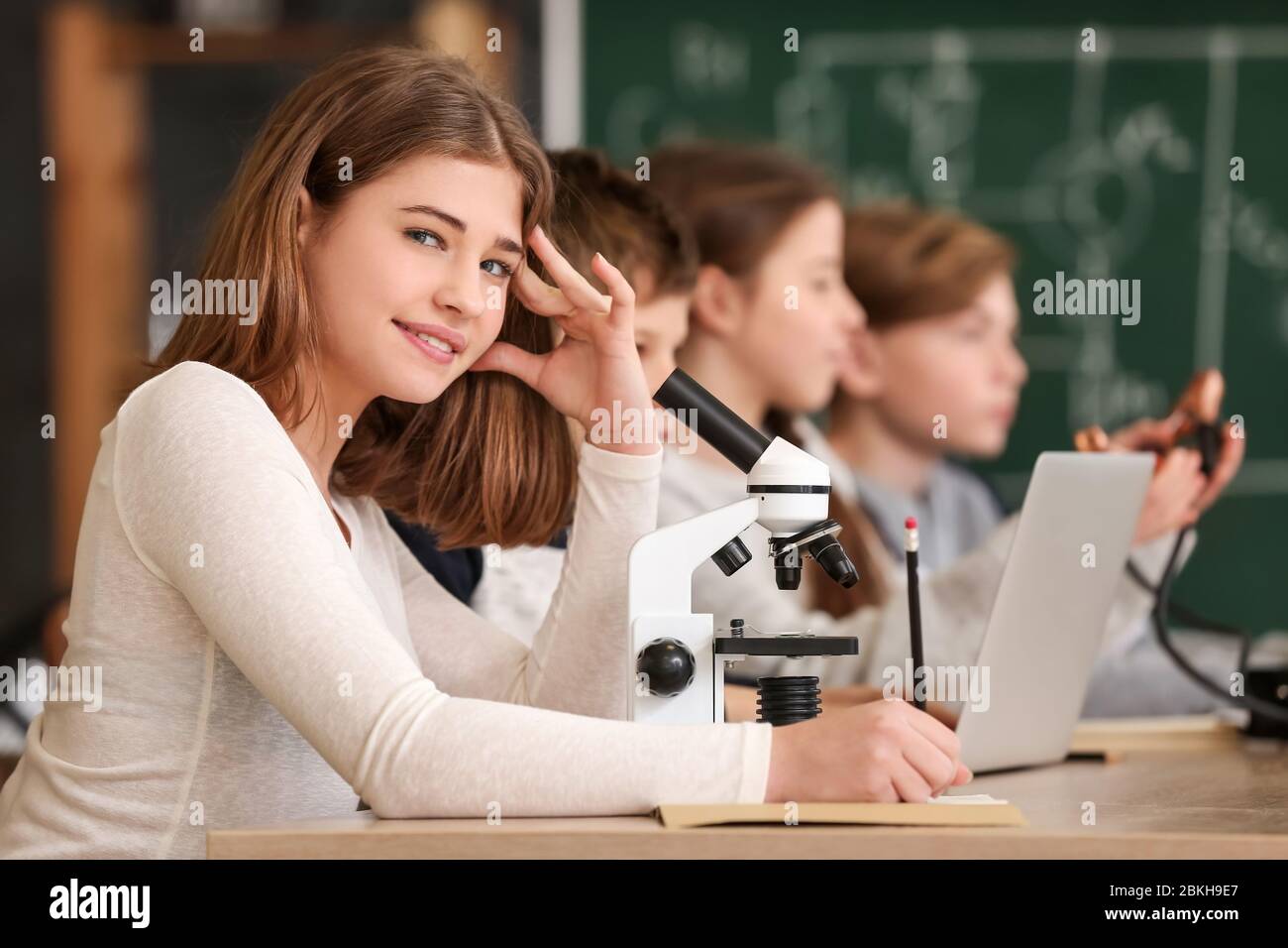 Pupils at physics lesson in classroom Stock Photo - Alamy
