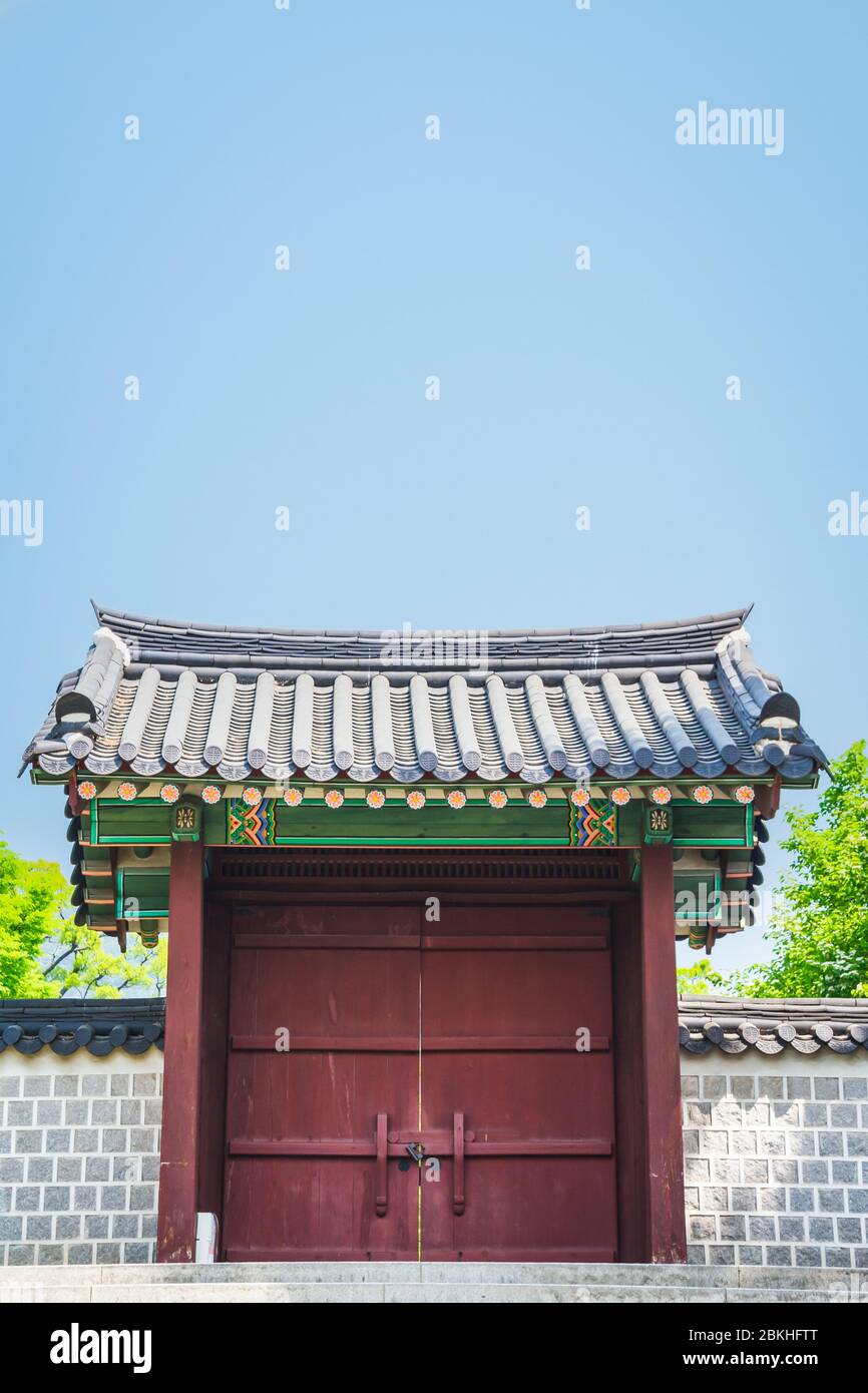 Korean gate hi-res stock photography and images - Alamy