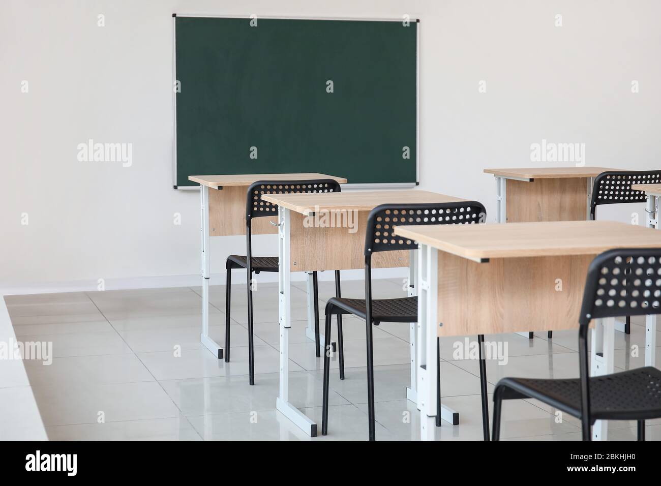 Interior of modern empty classroom Stock Photo - Alamy