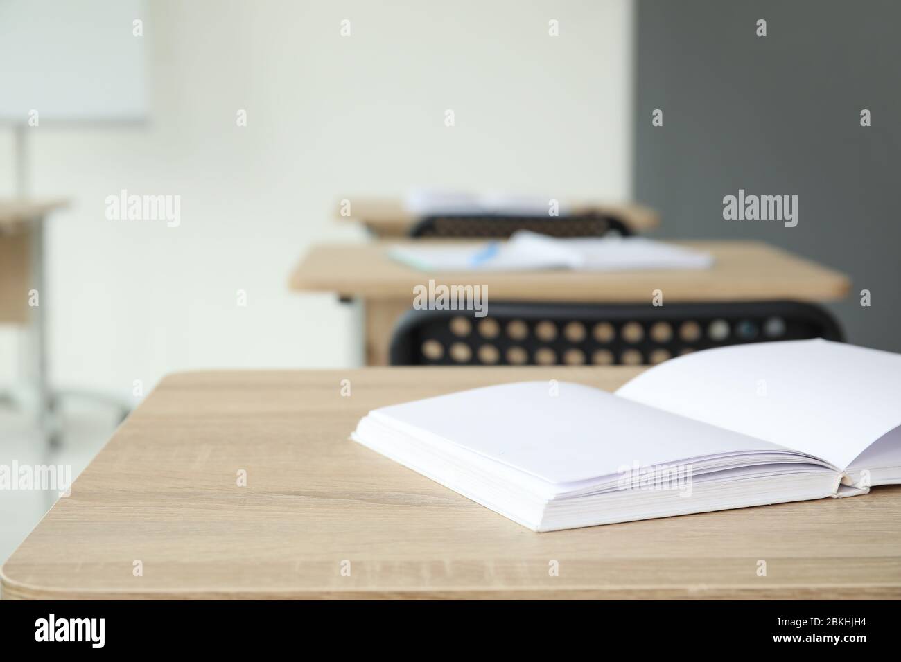 Open book on desk hi-res stock photography and images - Alamy