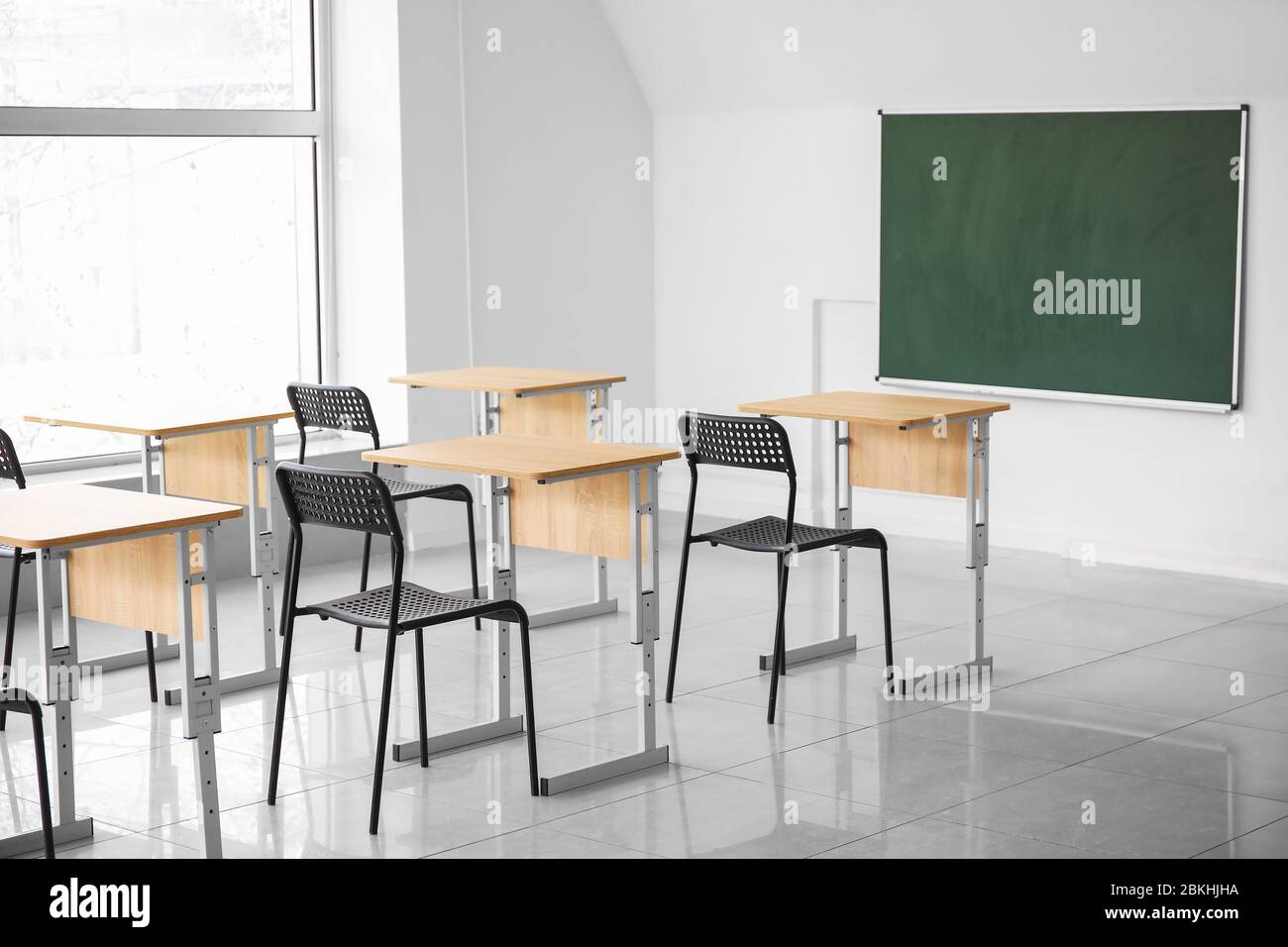 Interior of modern empty classroom Stock Photo - Alamy