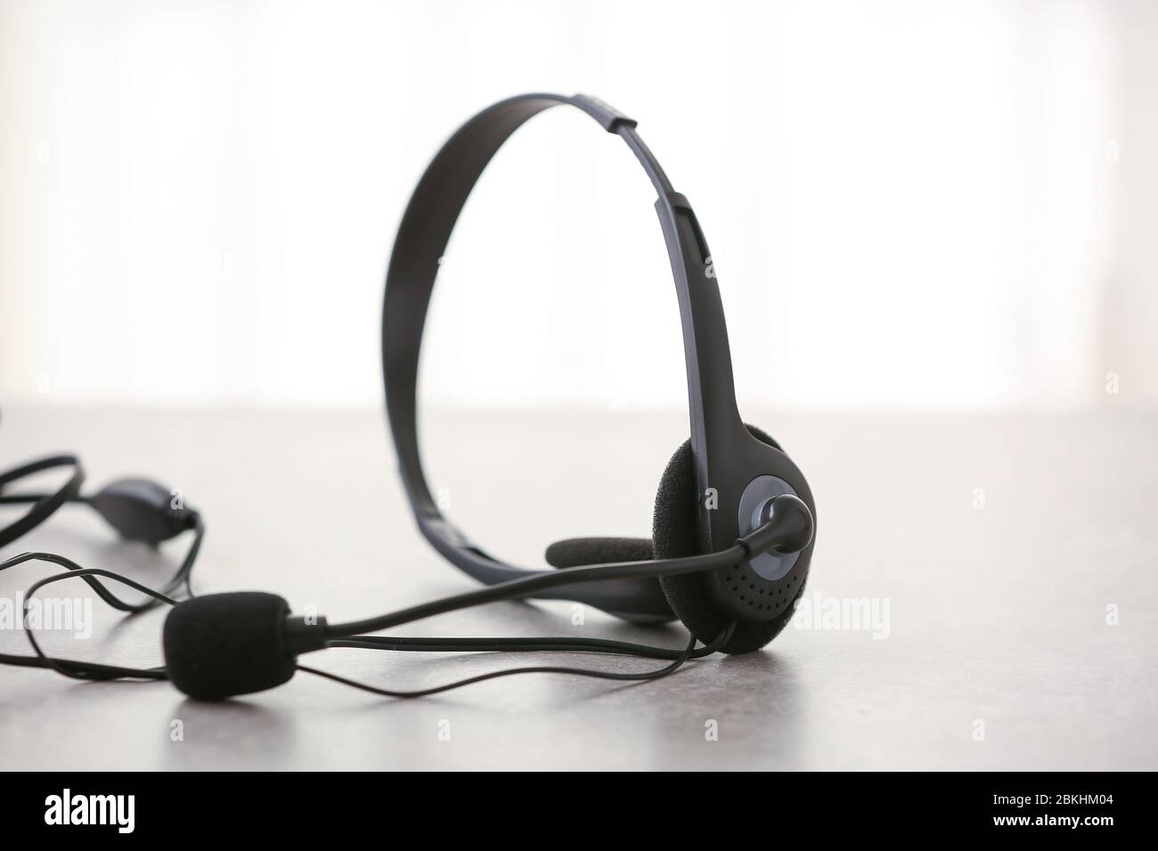 Agent answer hi-res stock photography and images - Alamy