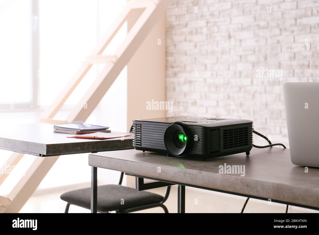 Digital projector lecture hi-res stock photography and images - Alamy